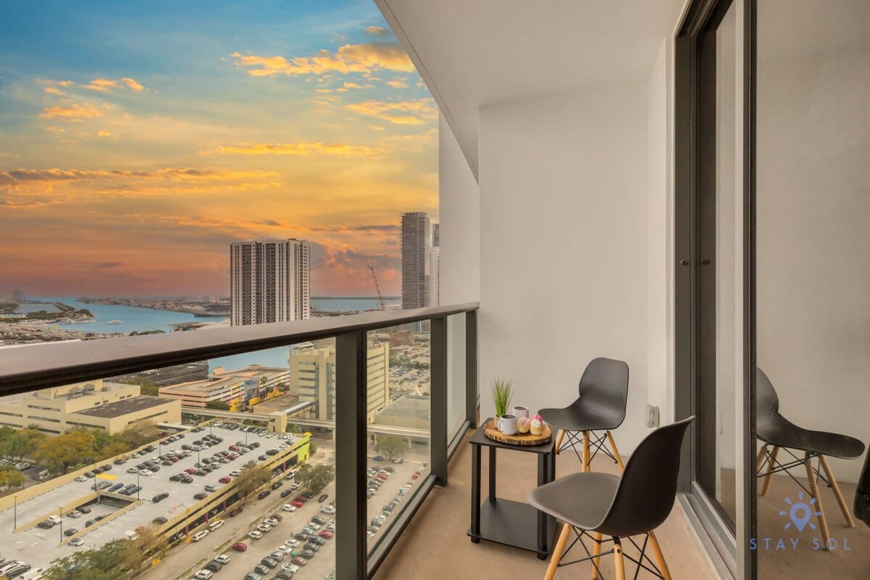 Modern Miami Gem  City View Condo Free Parking - Miami, FL