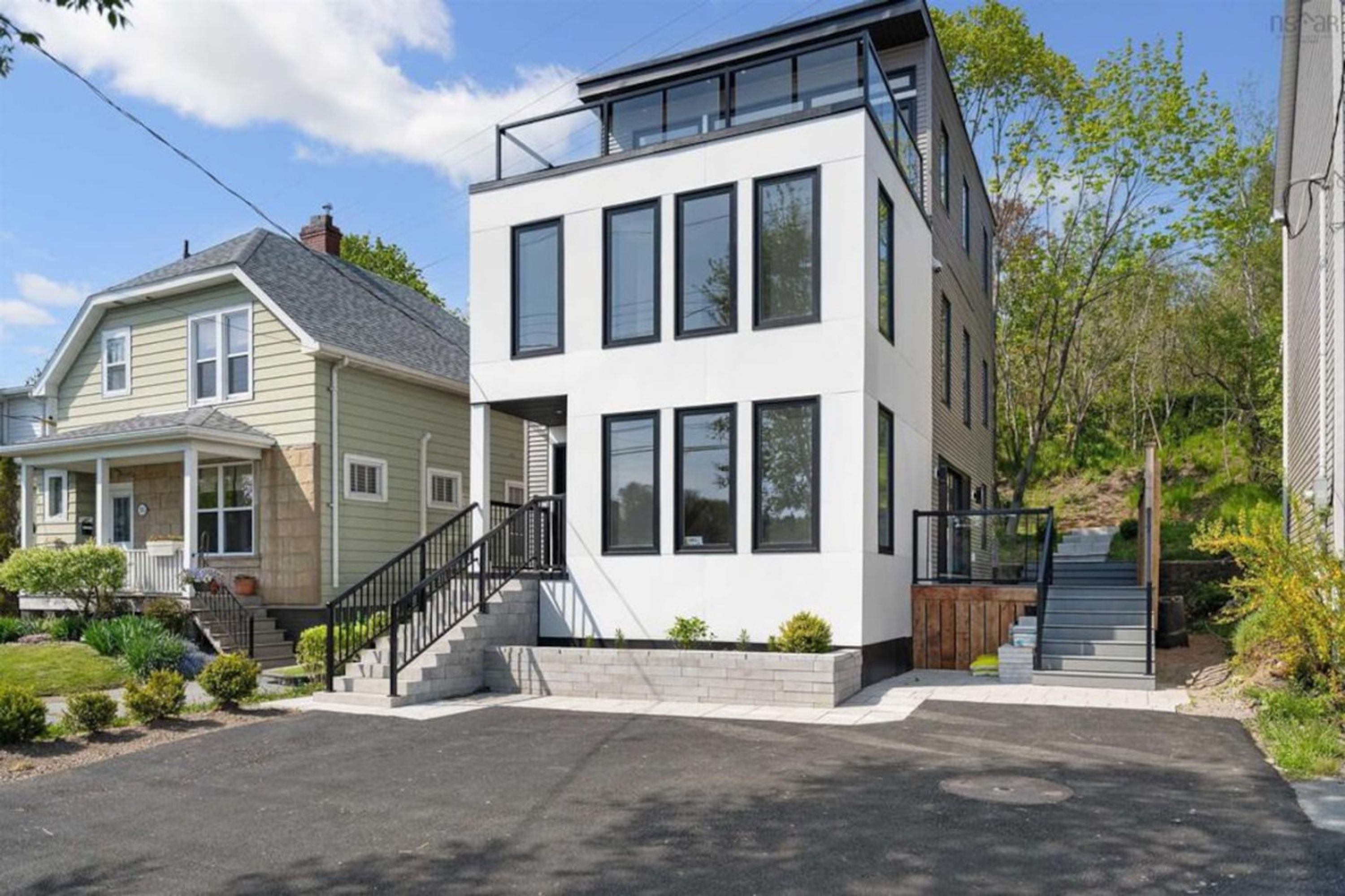 Oceanview Modern Home In Central Halifax - Halifax