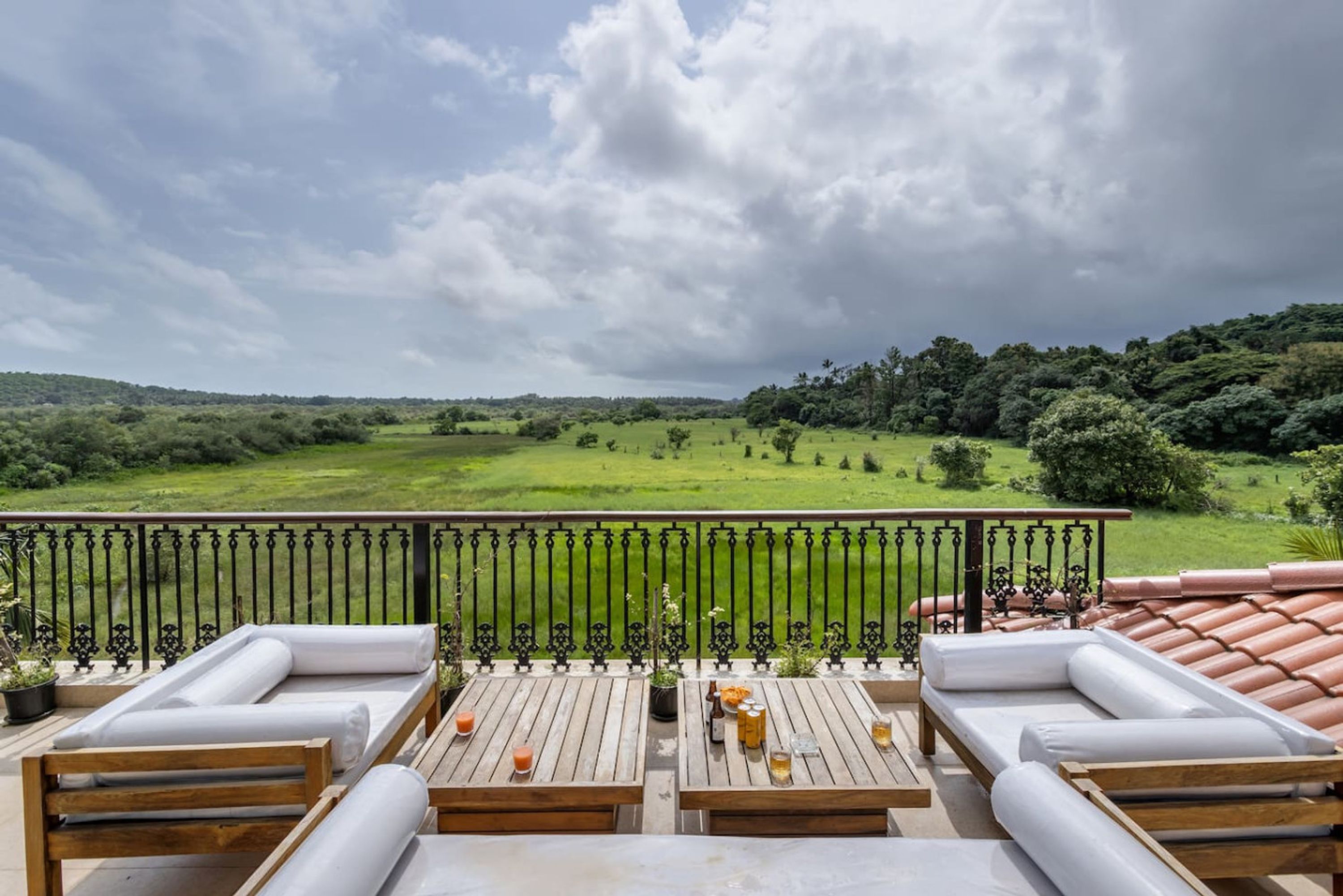 Luxury 4bhk Pool Villa - Sunset View - Goa