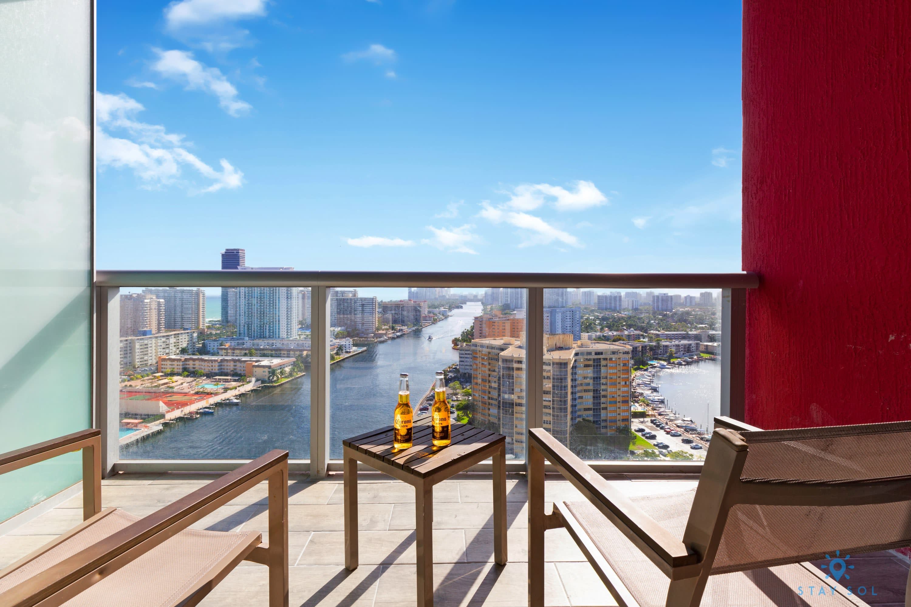 Beautiful Studio Amazing View Balcony - Davie, FL