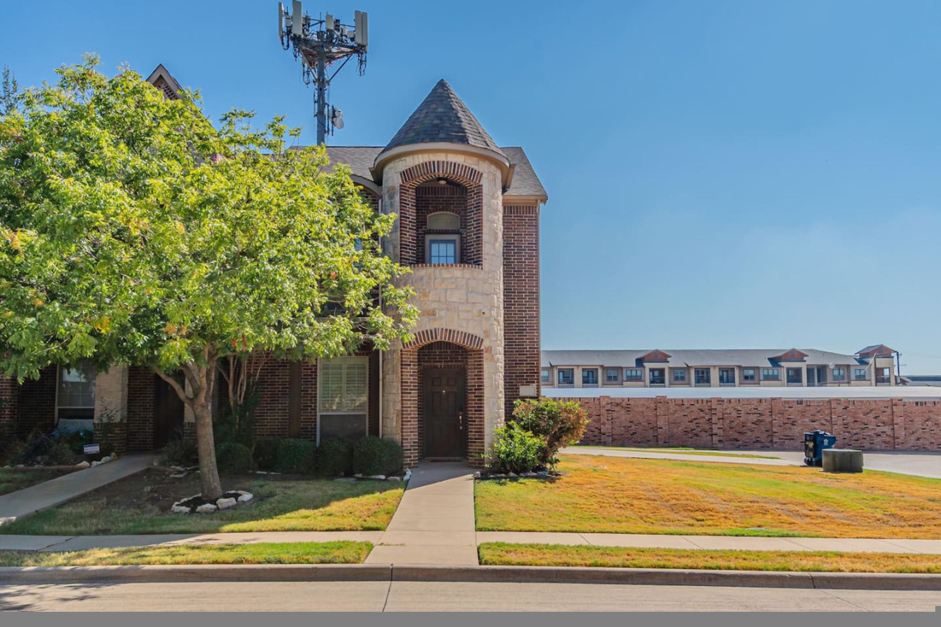The Castle!by The Lake W/pool & Balcony Grandscape - Lewisville, TX