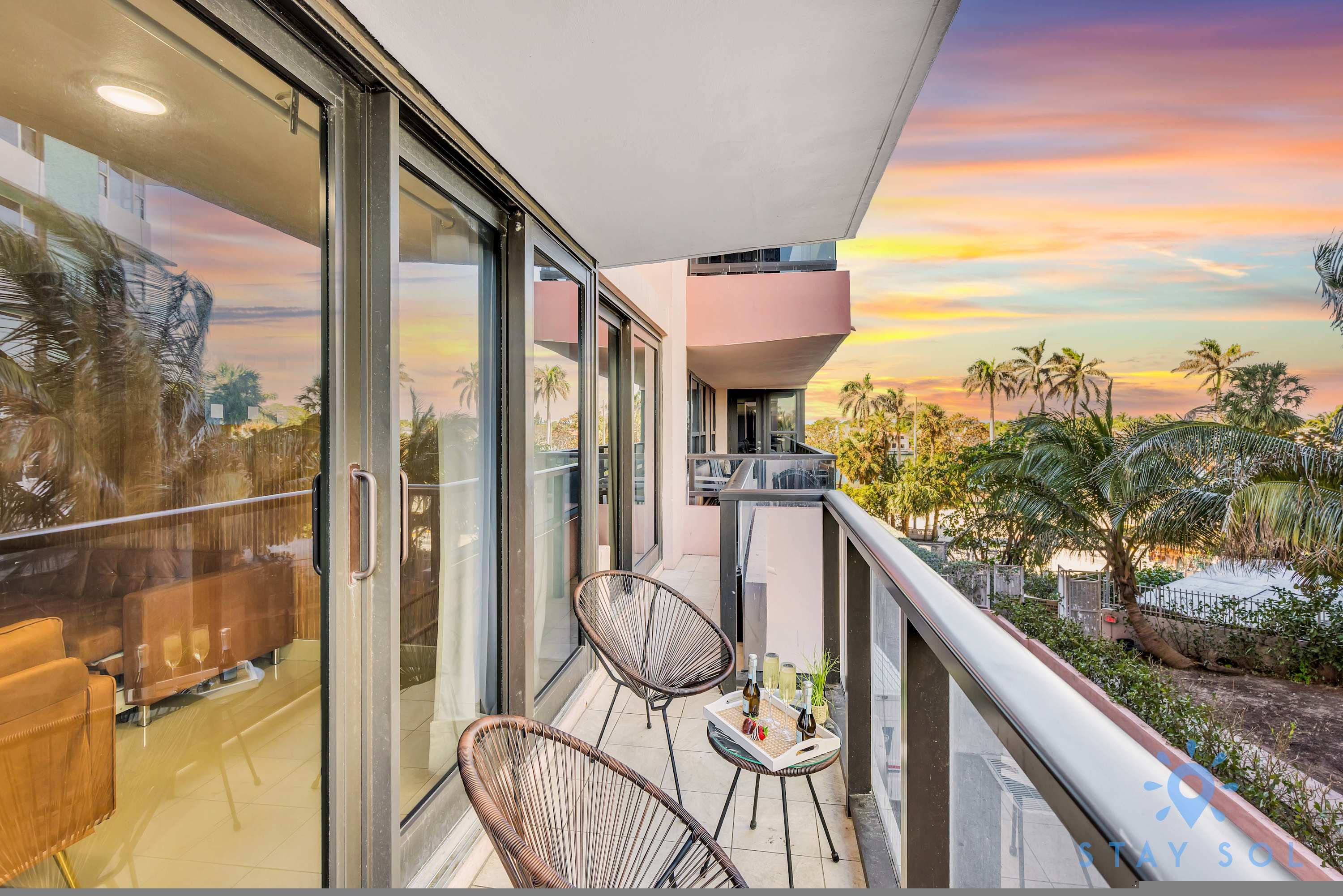 Beautiful 2 Br Apartment  Amazing Pool - Miami Beach, FL