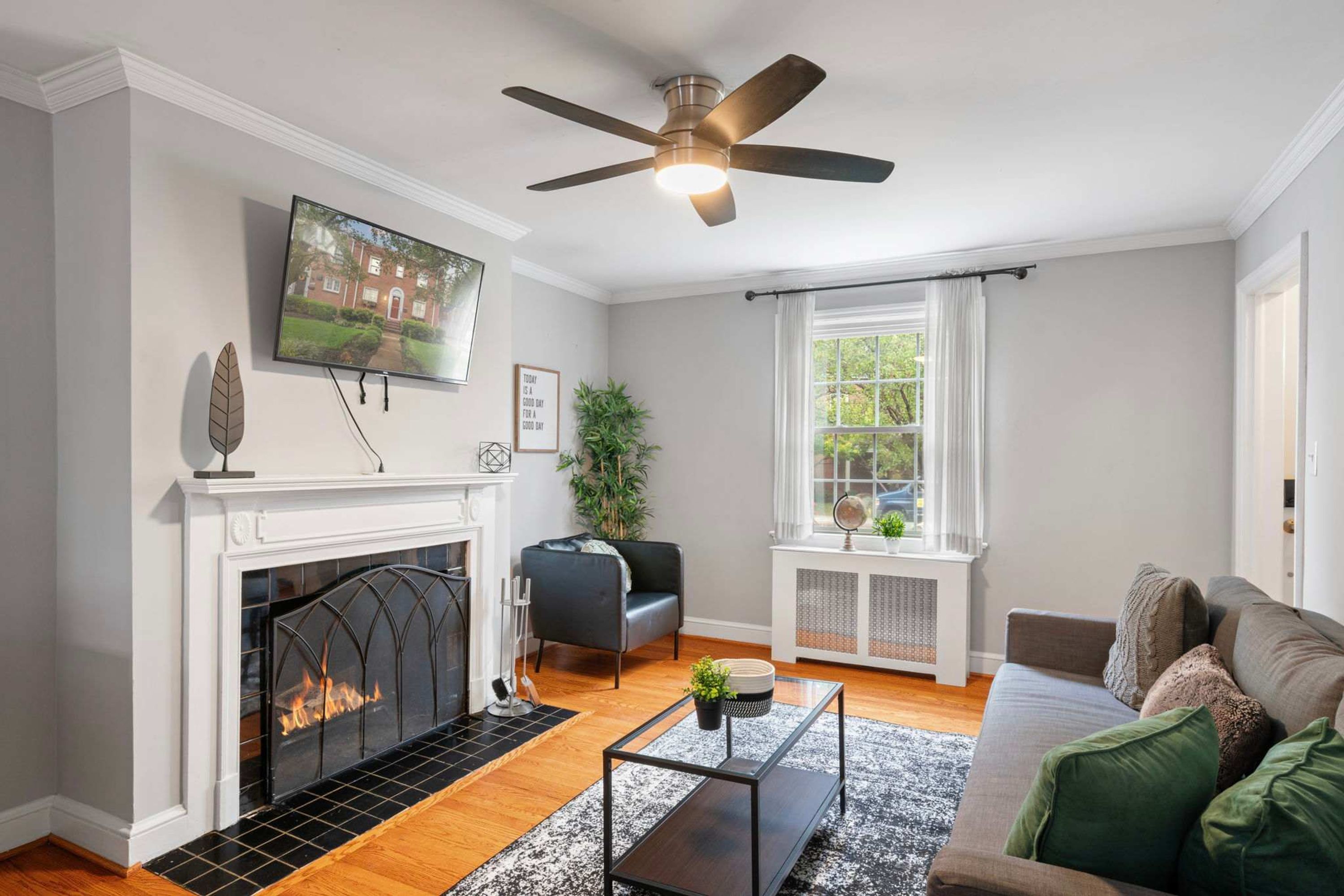 Charming Townhouse Retreat By Cozysuites - Washington, D.C.