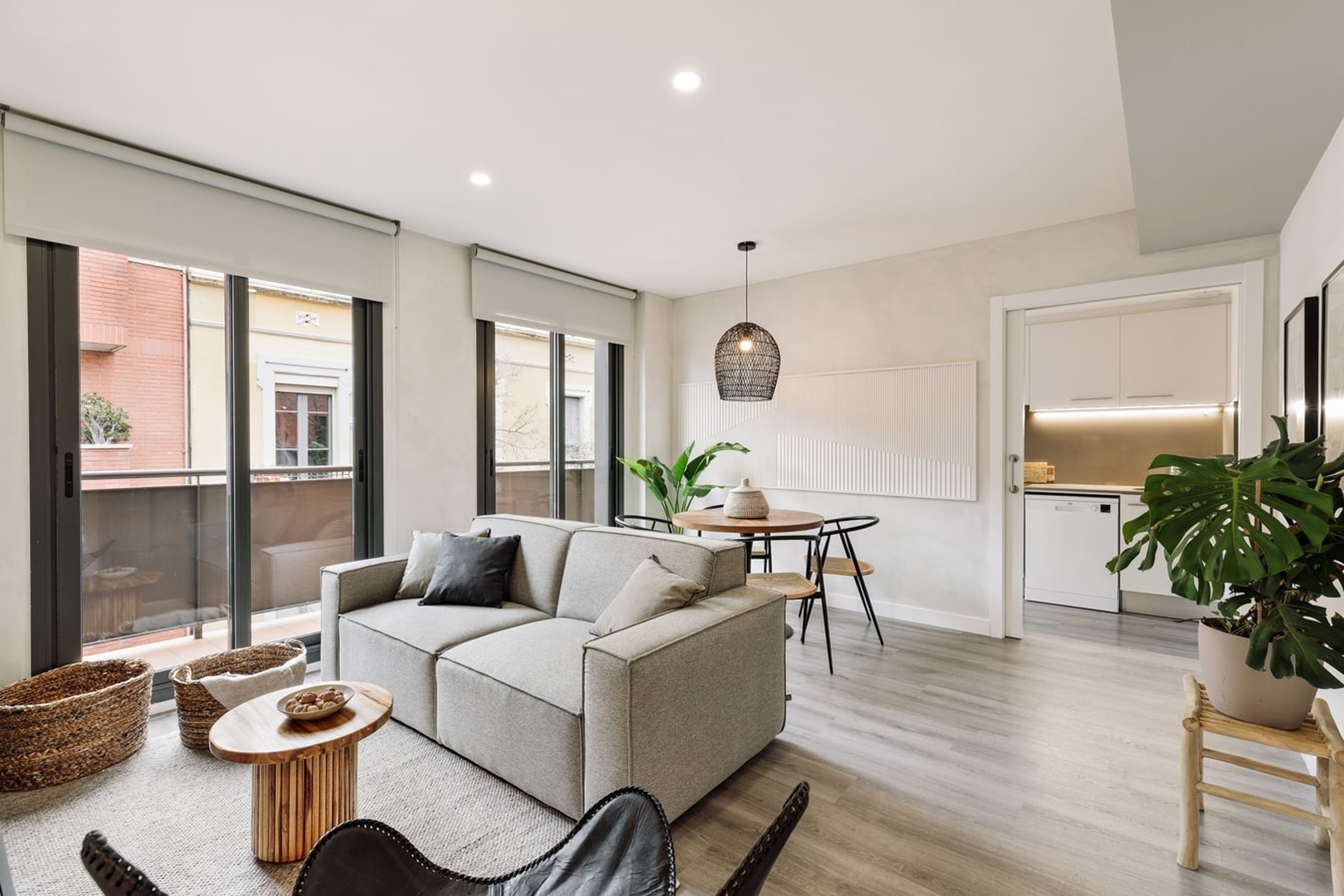 Falco - 2 Bedrooms With Shared Pool In Les Corts - 