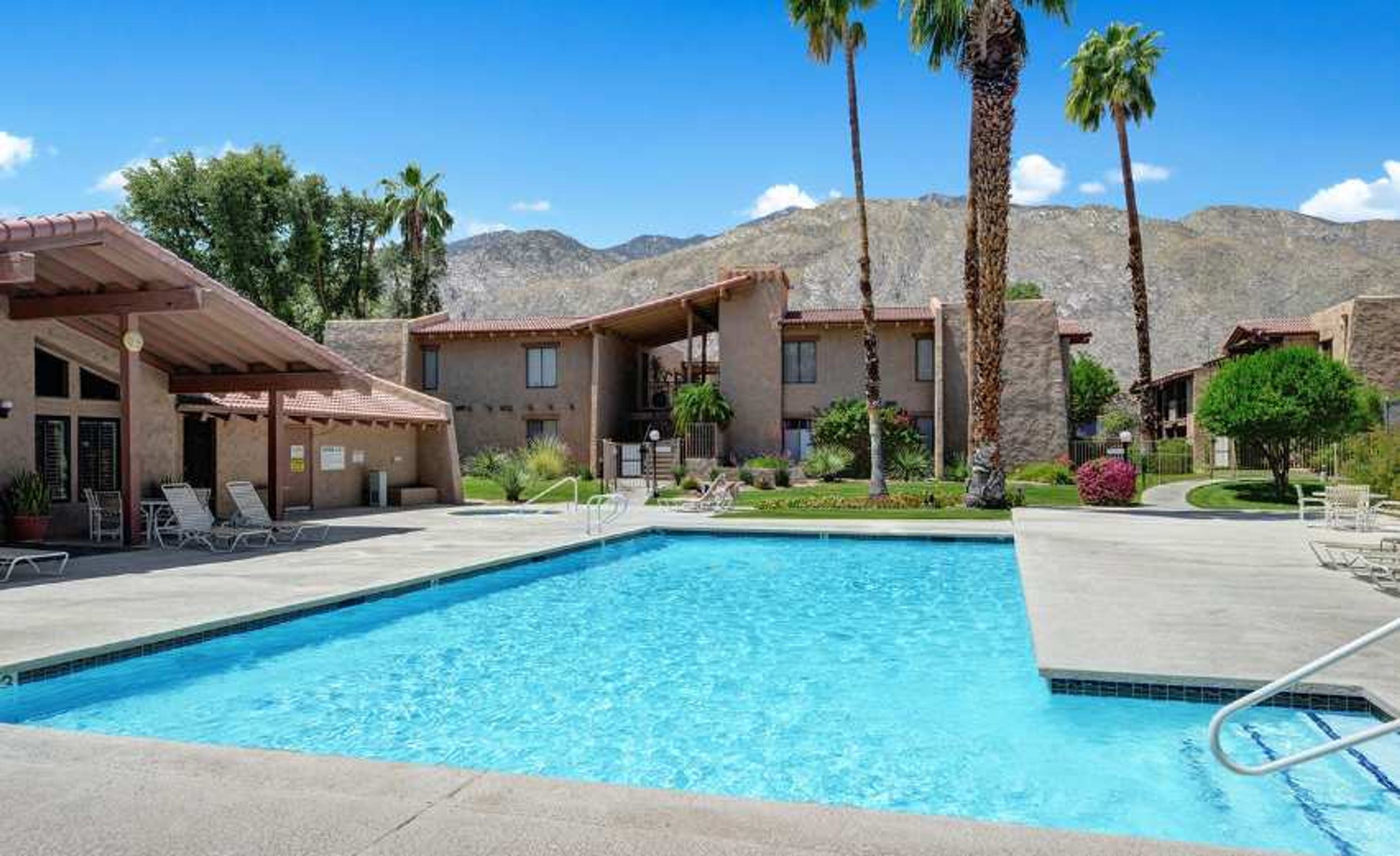 Cozy Condo W Heated Pool 1 Hr To Joshua Tree Np - Palm Springs, CA