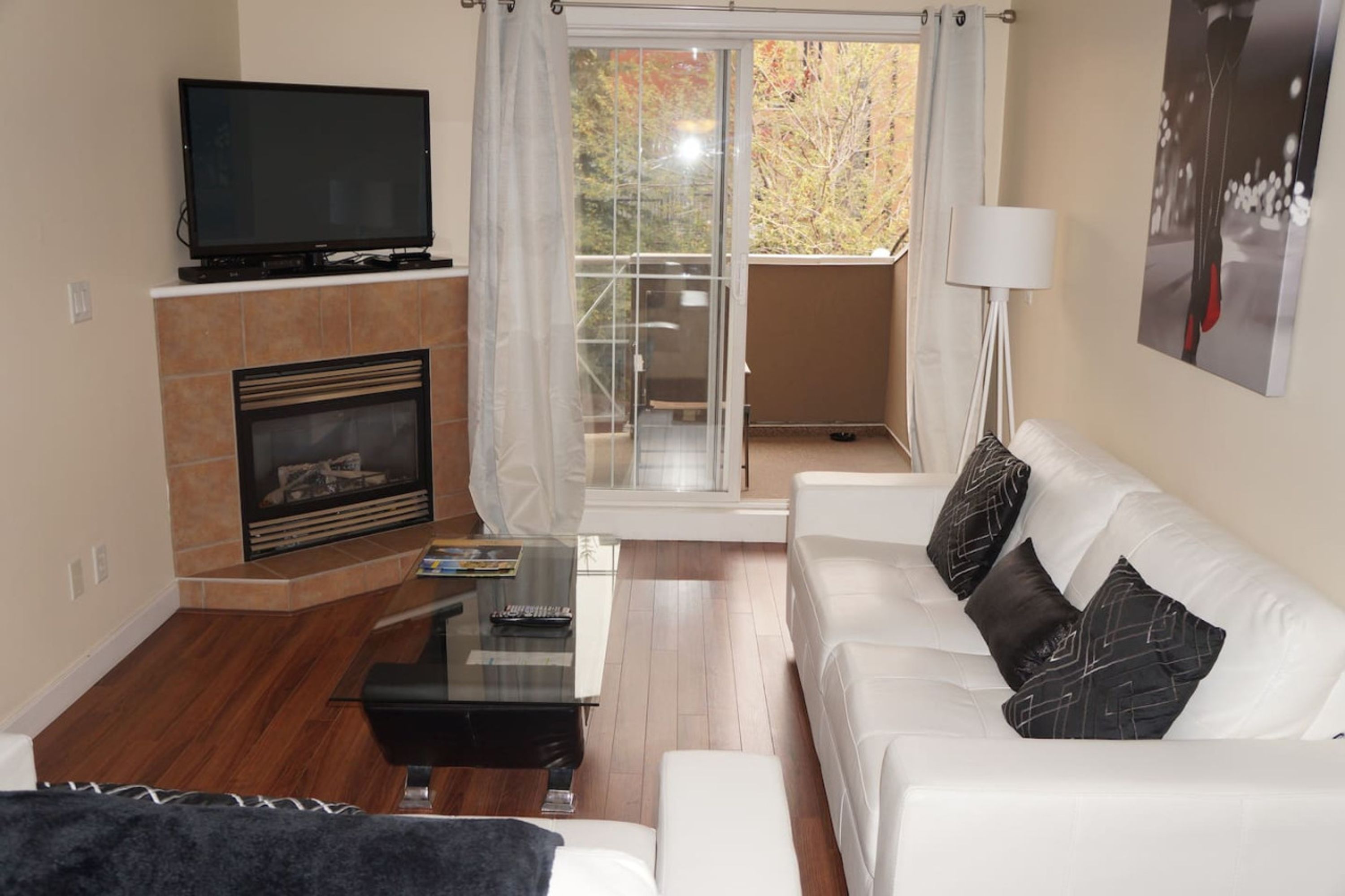 Charming Upper-level 3-bedroom House On Beatrice - Vancouver