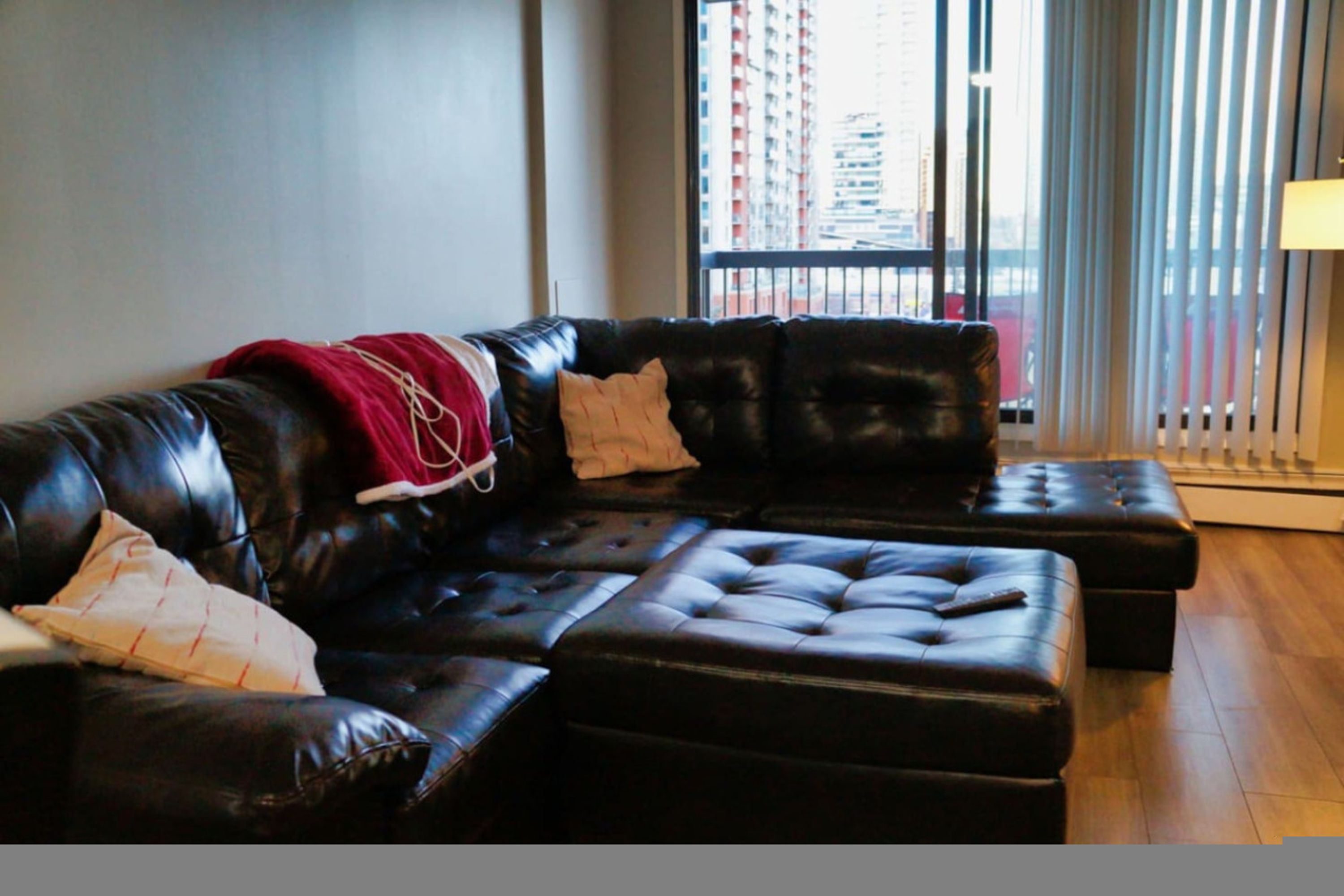 Downtown Calgary Furnished Rentals: Stylish 2br Corporate Housing - Calgary
