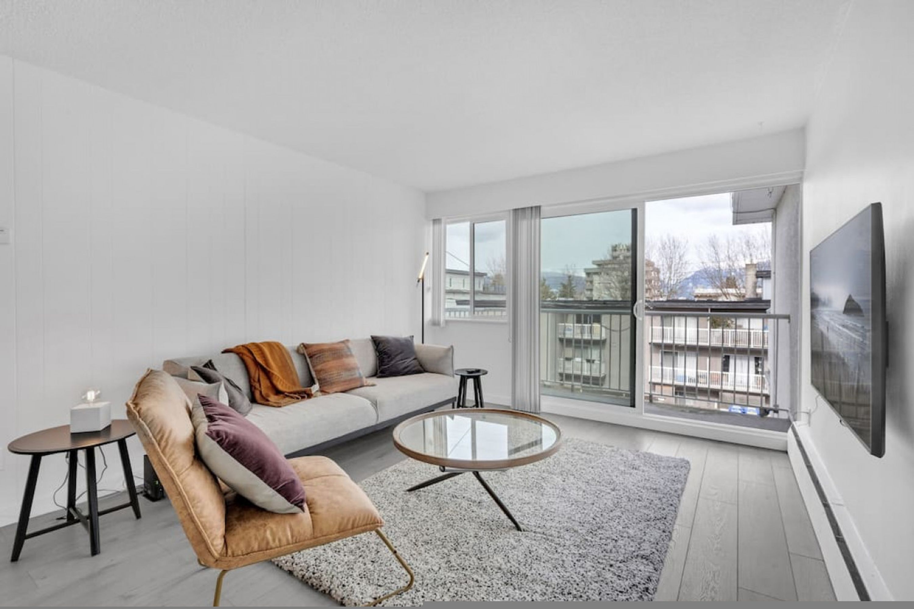Central East Side Condo - Vancouver