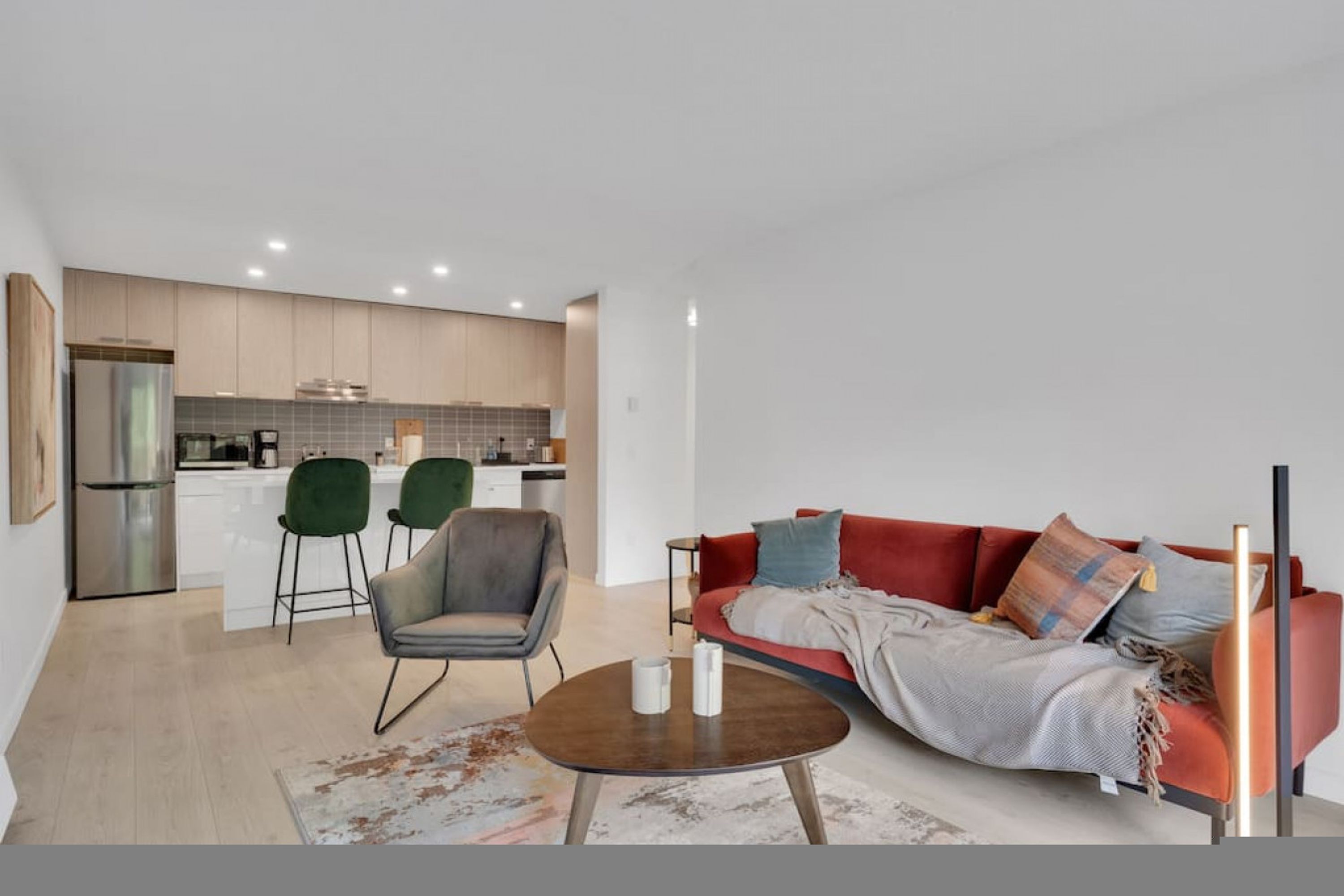 Designer Kitsilano Apartment - Vancouver