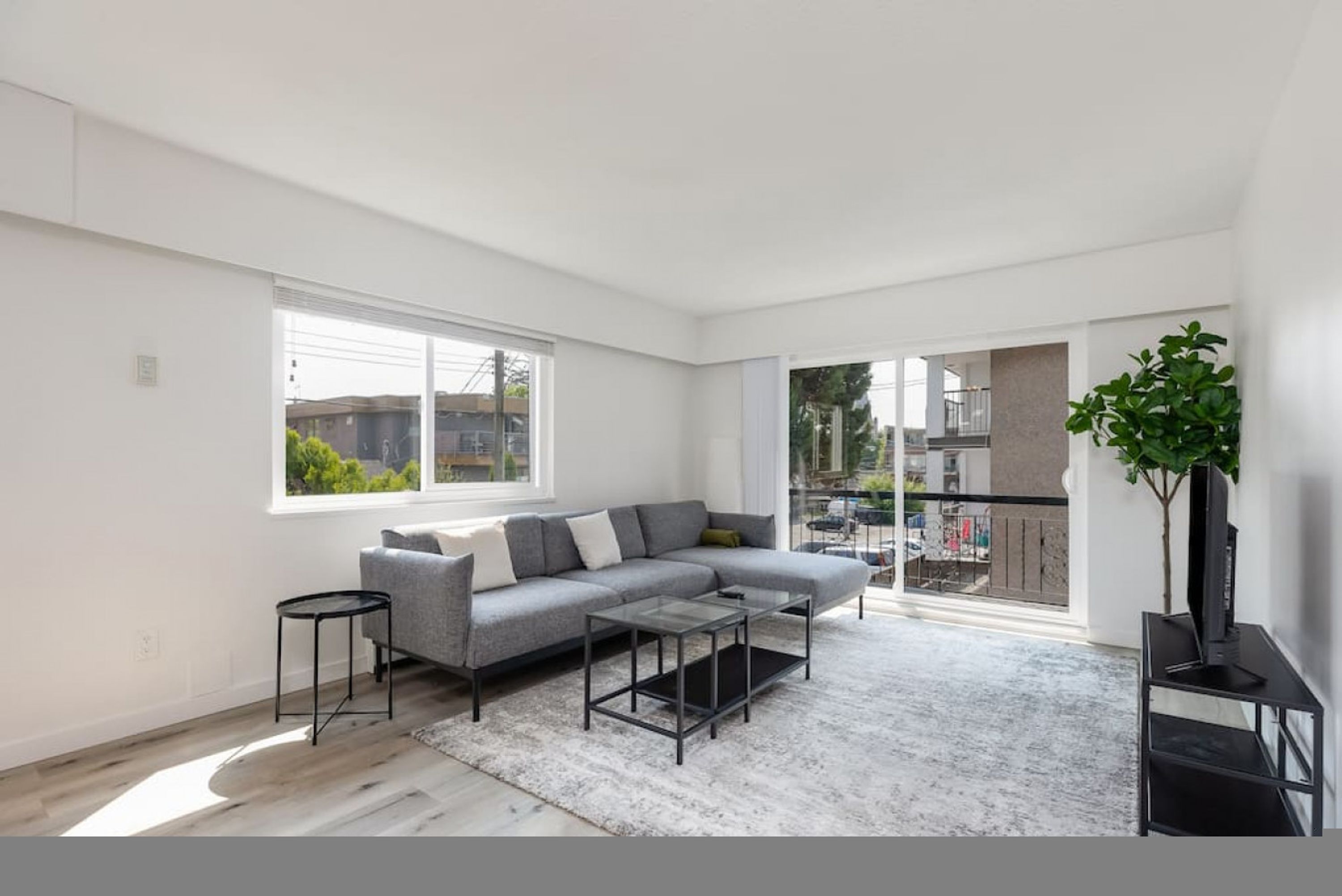 Newly Furnished Condo Main St. - Vancouver