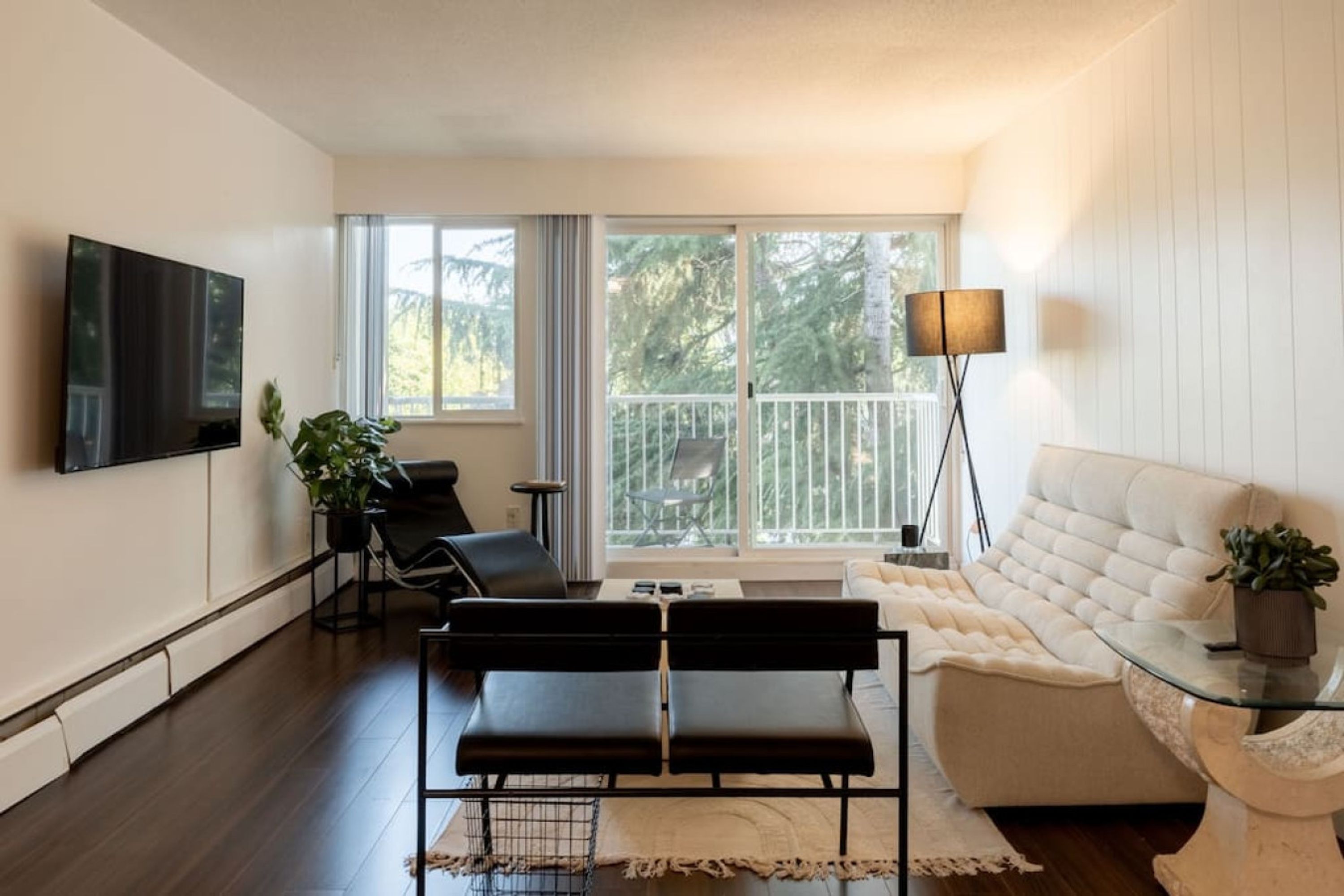 Relaxing Stay Off Main St. - Vancouver