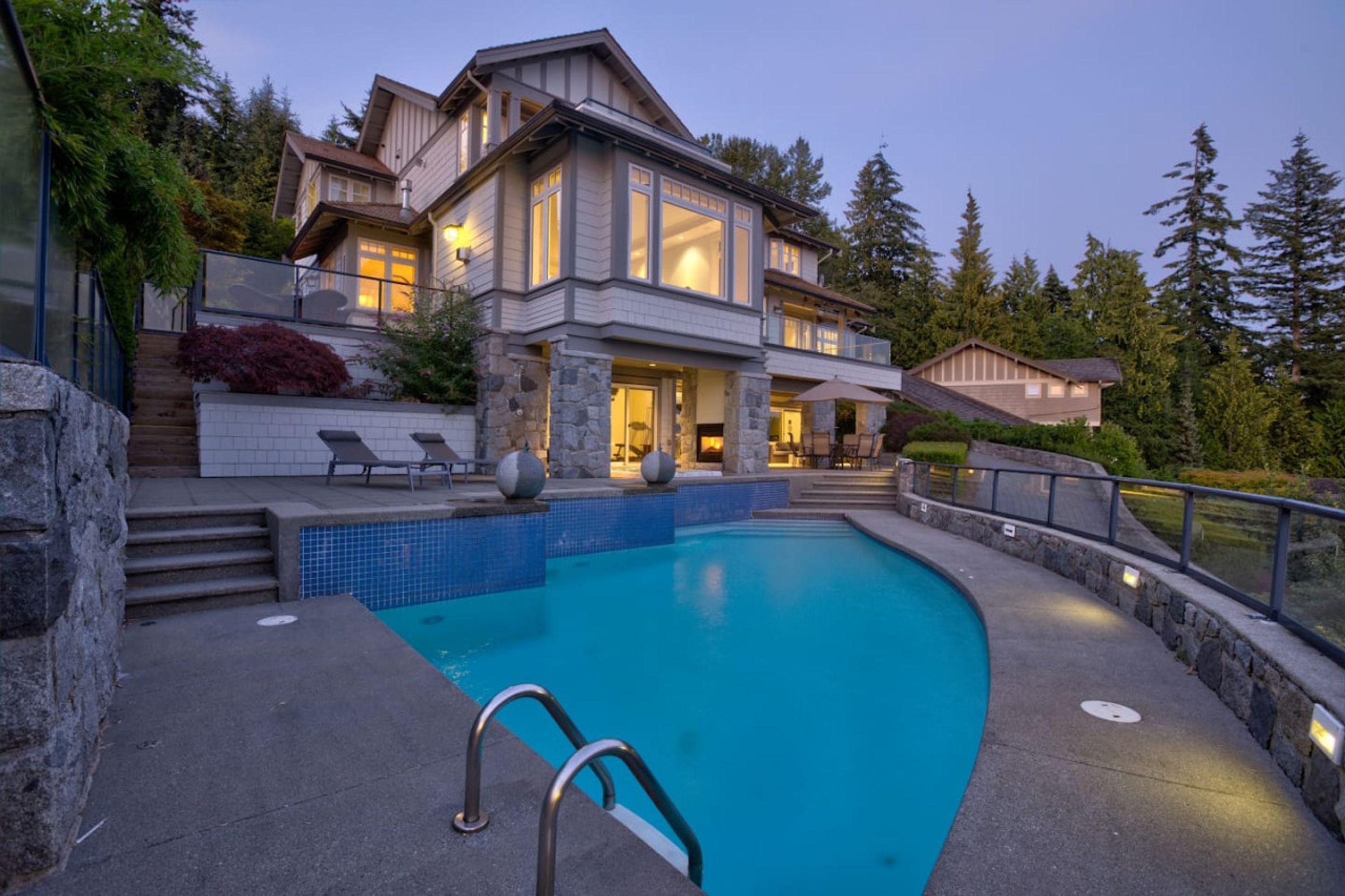Luxe West Vancouver Mansion - Vancouver Island