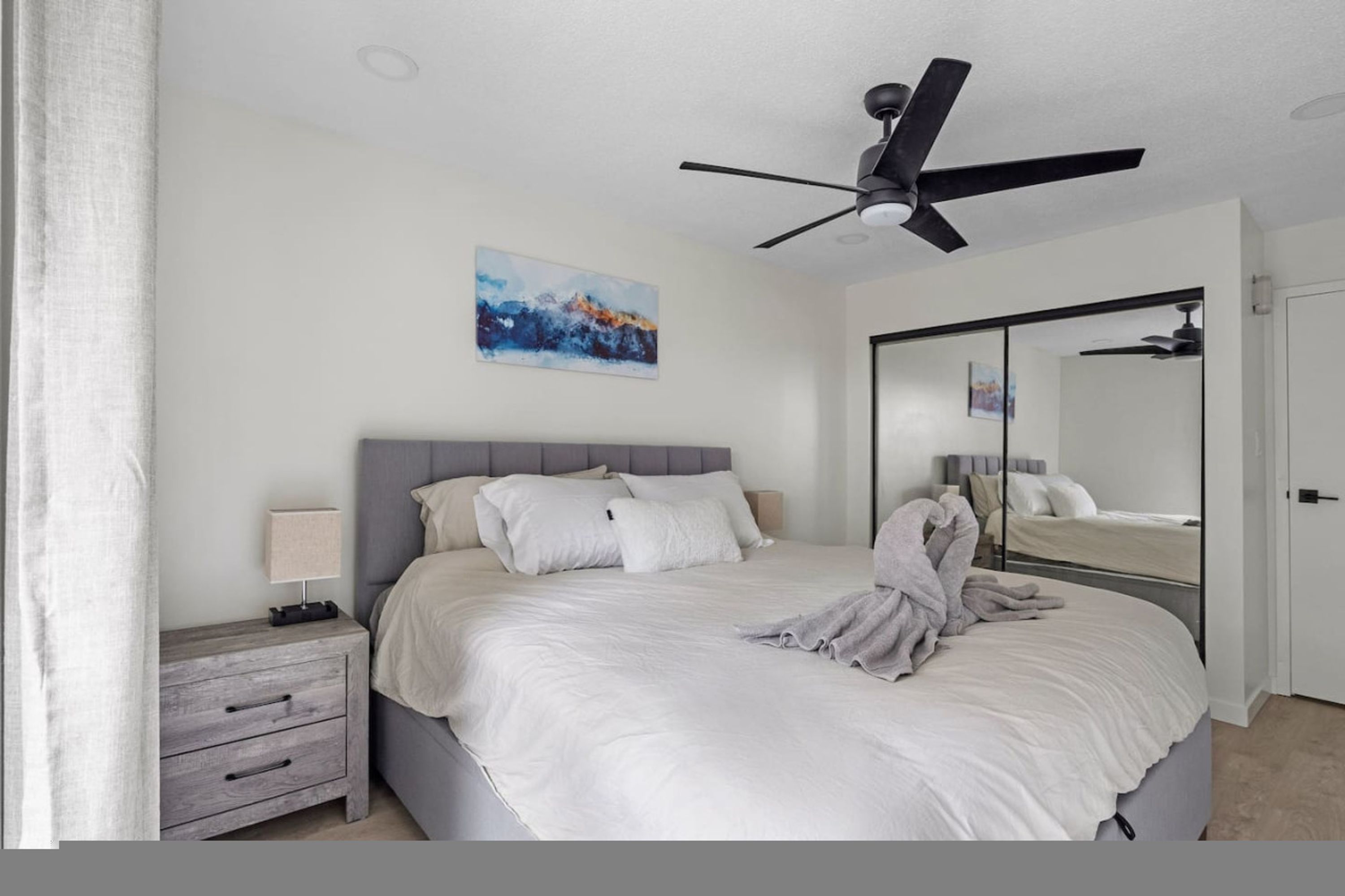 Lower Lonsdale Suite - 