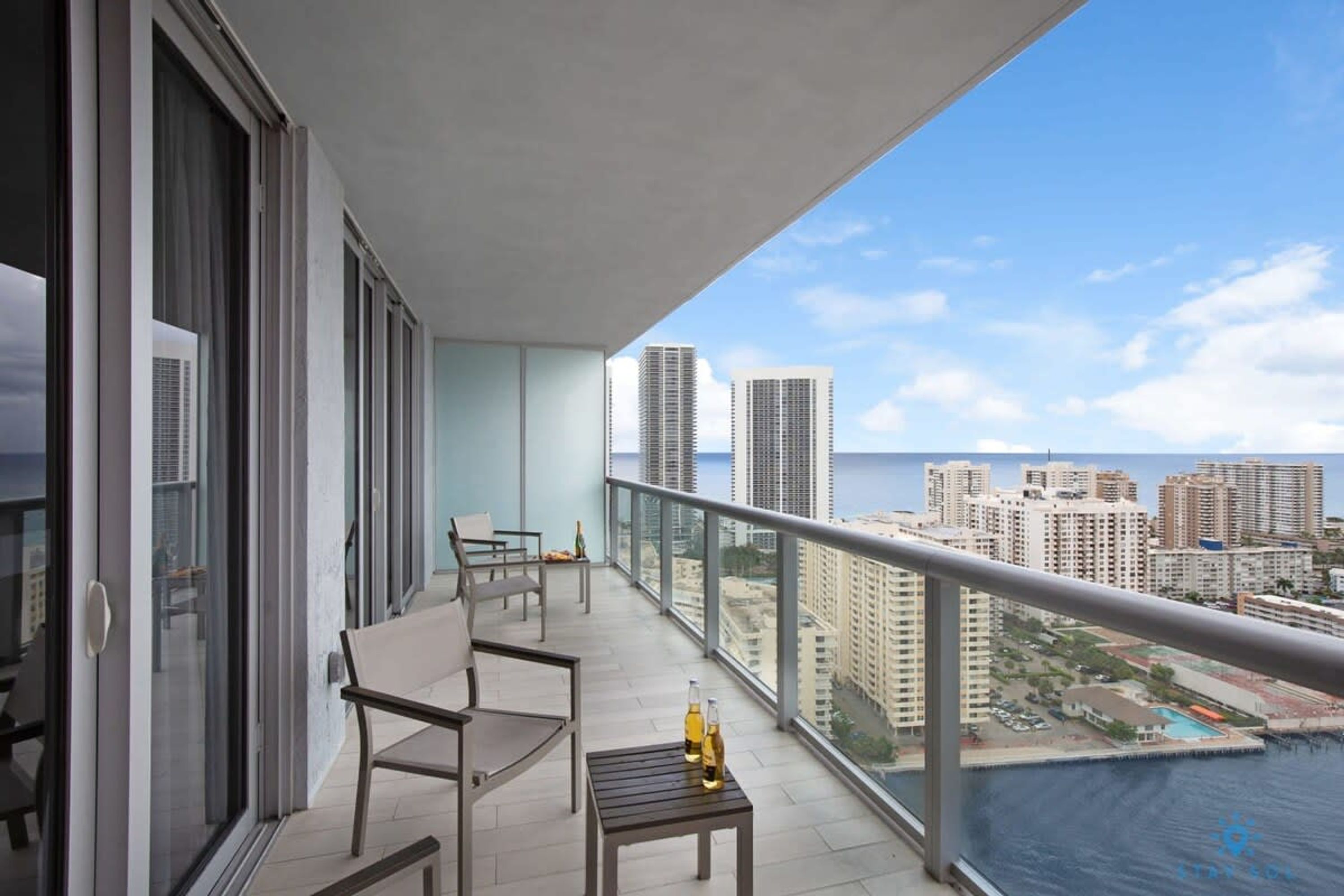 Amazing Pool  Infinity View And Gym - Hallandale Beach, FL