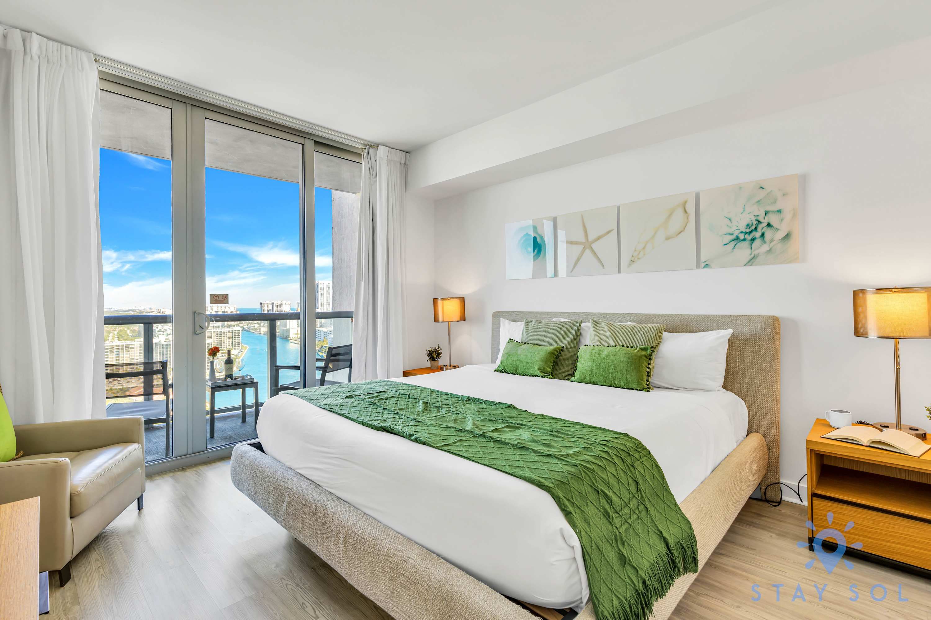 Amazing Apartment With  Balcony   Pool - Miami Gardens, FL