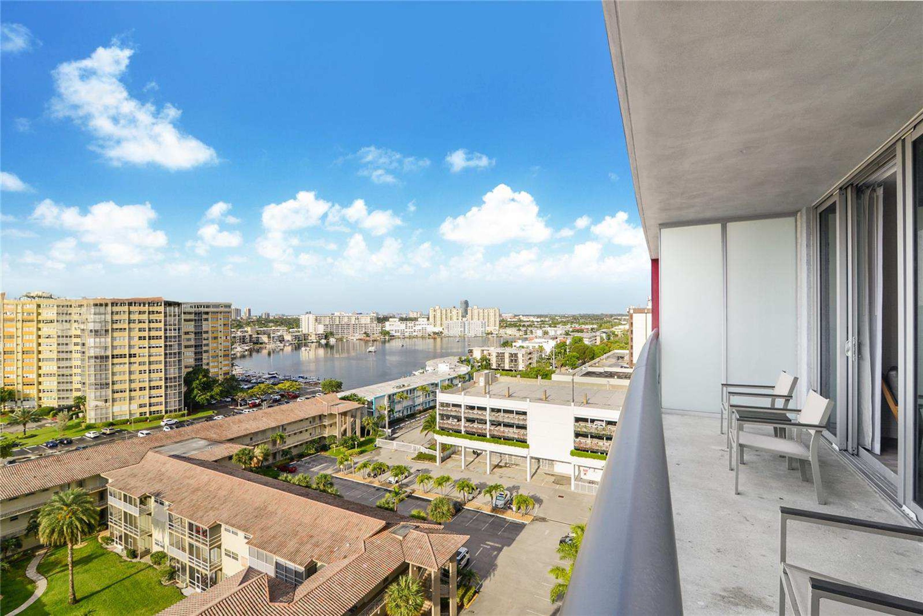Spectacular Apartment With Balcony   Pool - Hallandale Beach