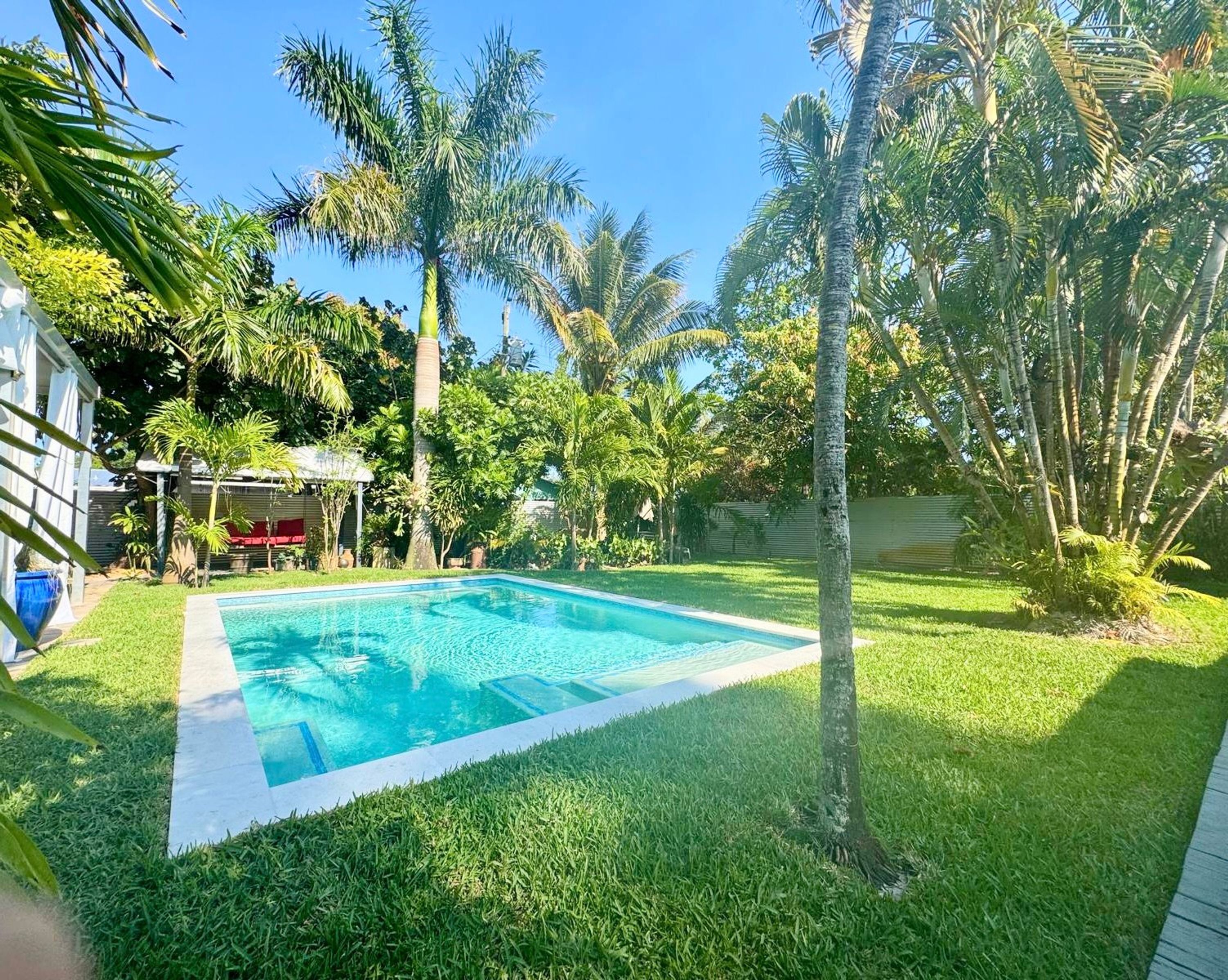 Buddha House: 3br, 2ba Home -Lush Backyard - Fort Lauderdale, FL