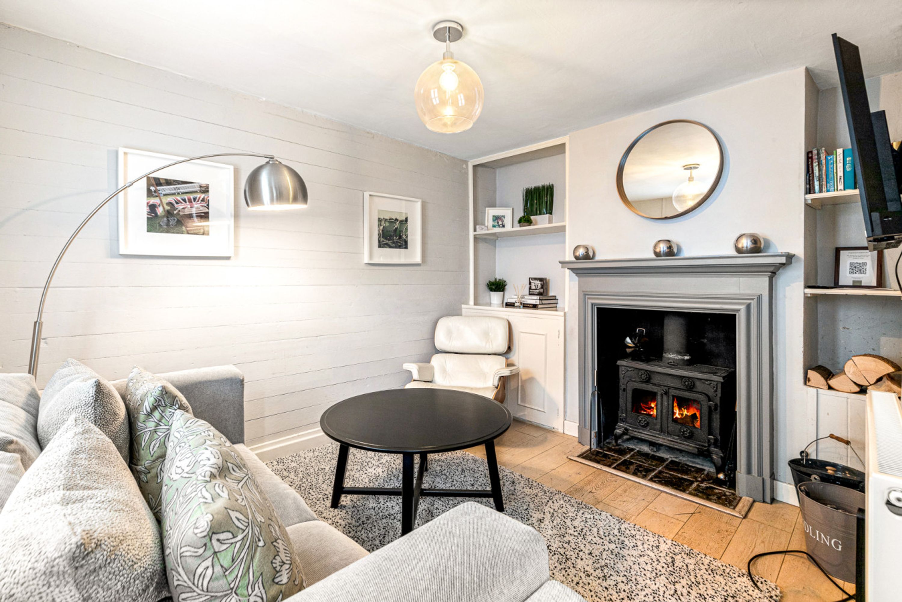 Mills Cottage - From £125 Per Night - Henley-on-Thames