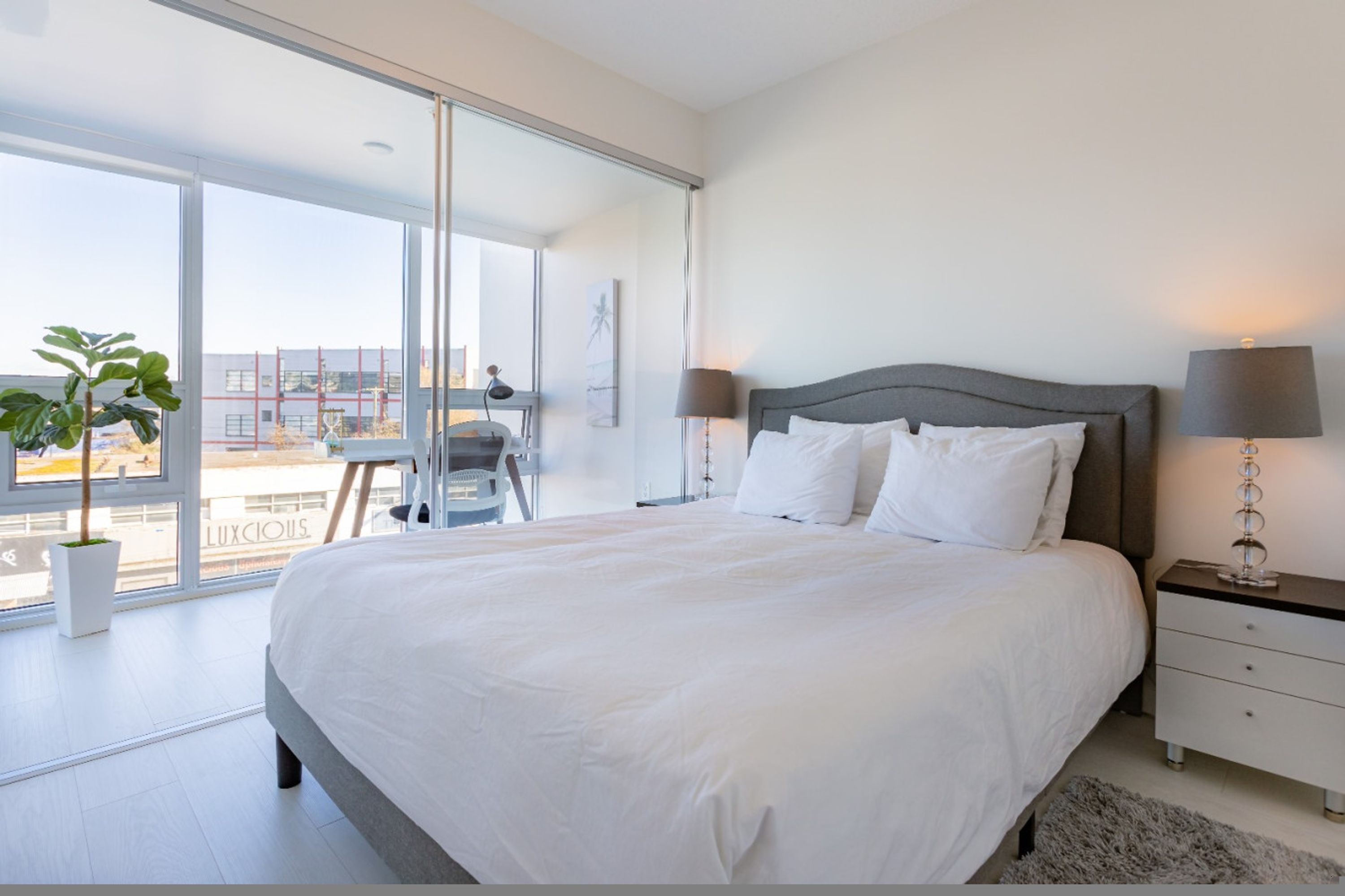 Bright And Modern Condo - Vancouver