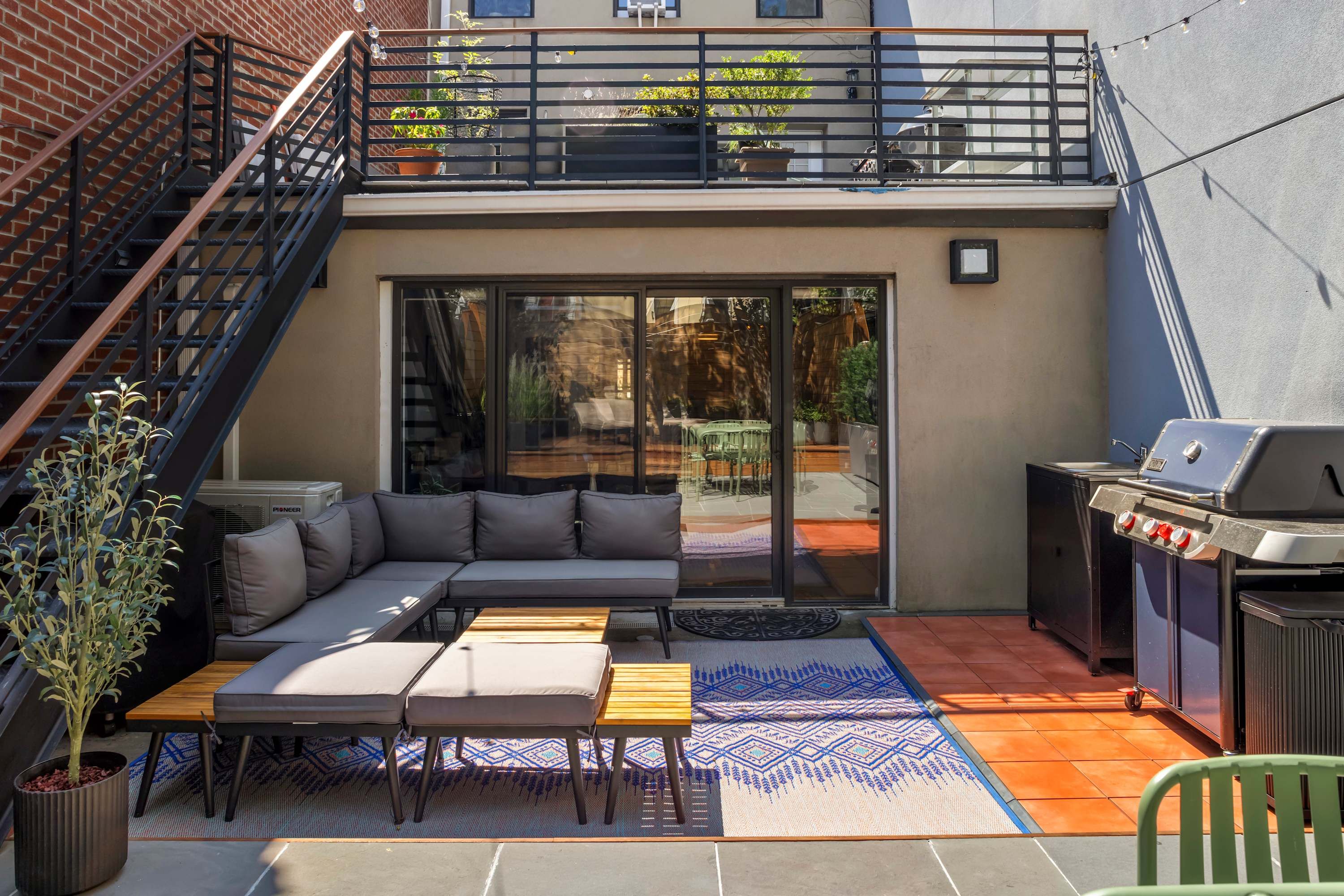 Stonehurst By Rove   2br Apt W  Private Backyard - Manhattan, NY
