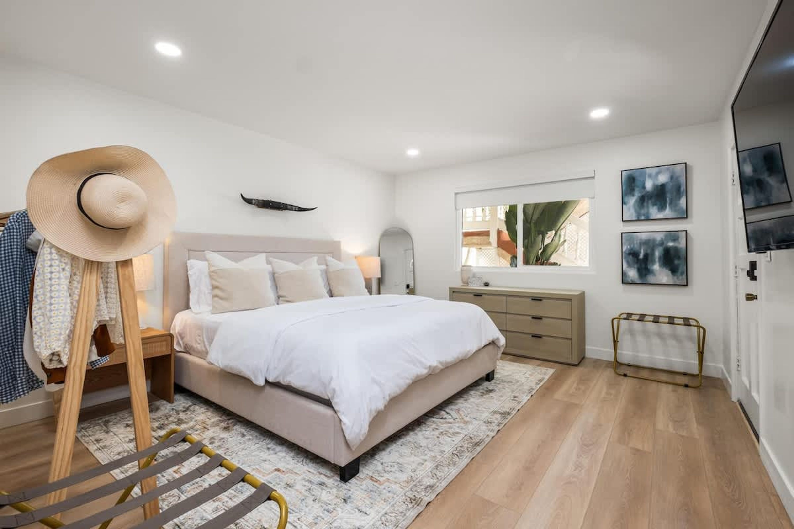 The South Bay Retreat - Carson, CA
