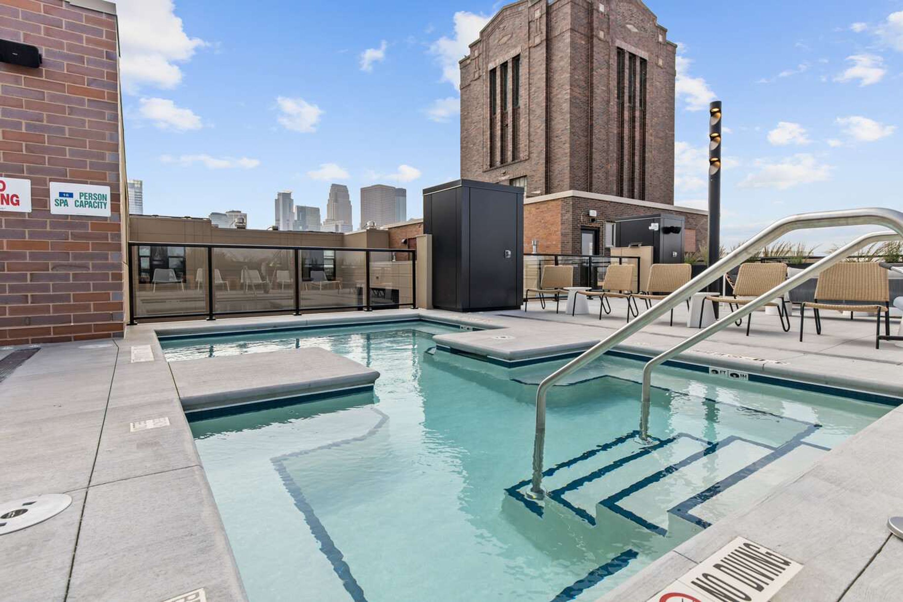 Cozysuites Nlg W Pool Bowling Alley Sauna 22 - Minneapolis, MN