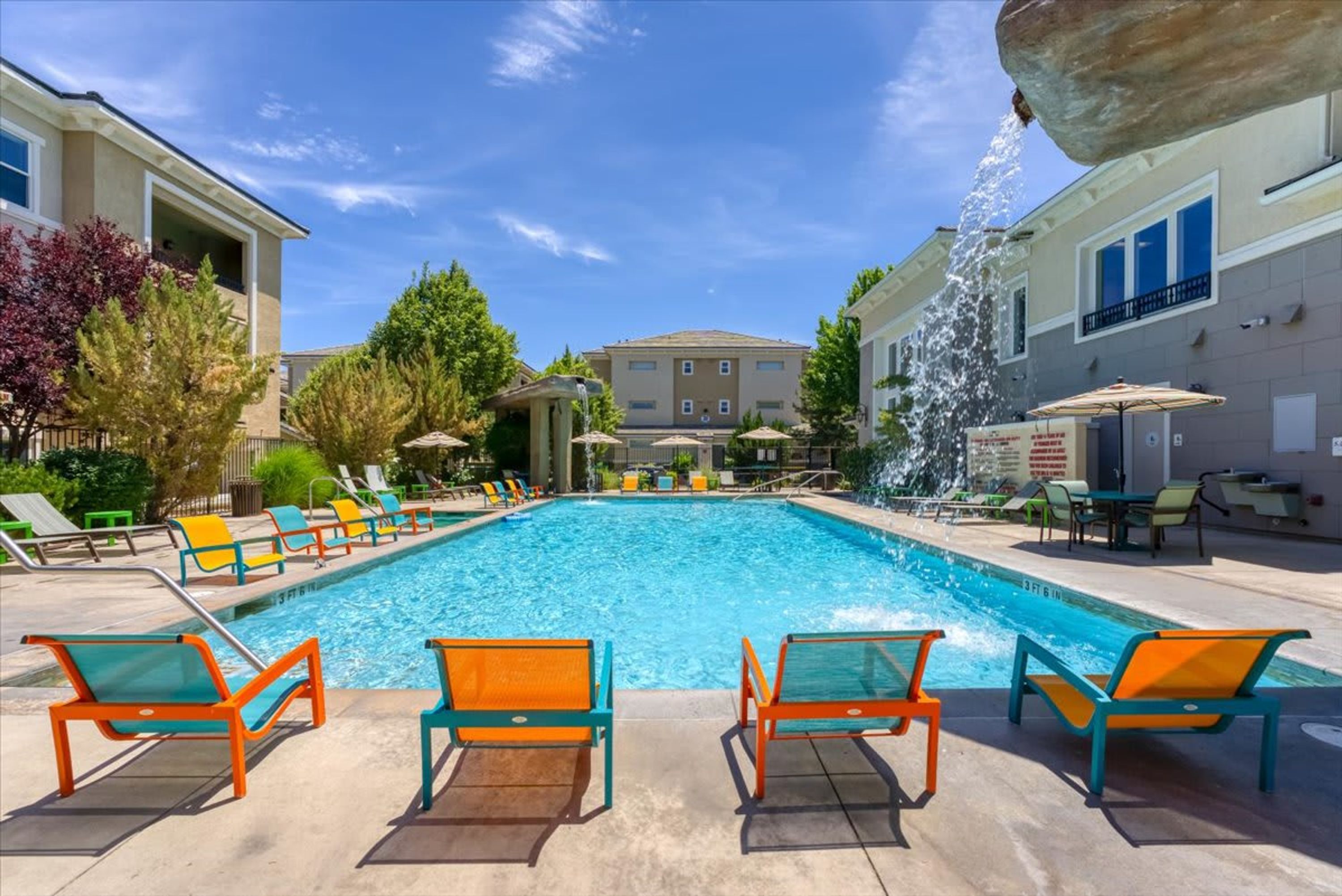 New Elegant 1br Retreat Heated Pool  Gym   Sauna - Reno