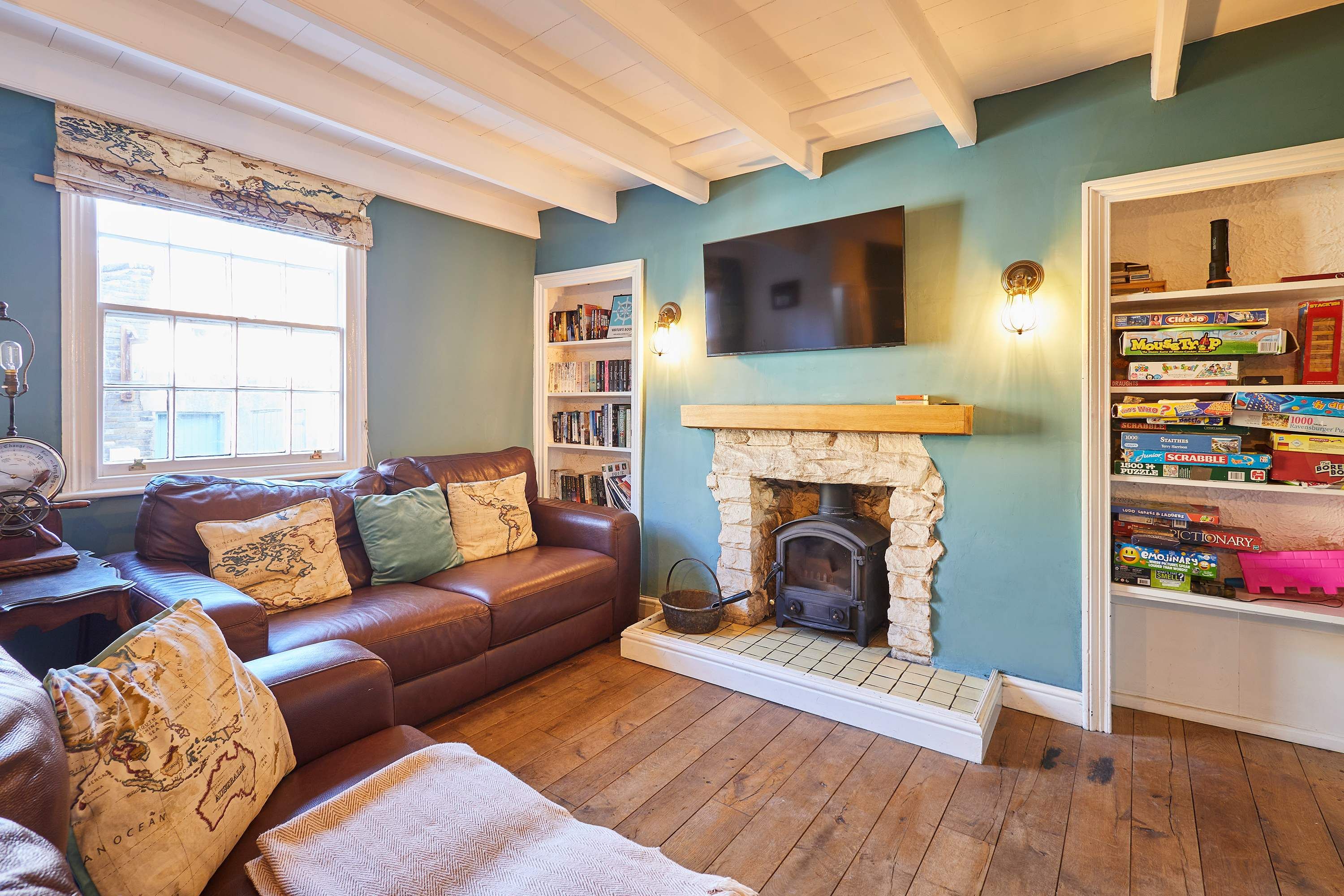 Host   Stay   Ships Bell - Staithes
