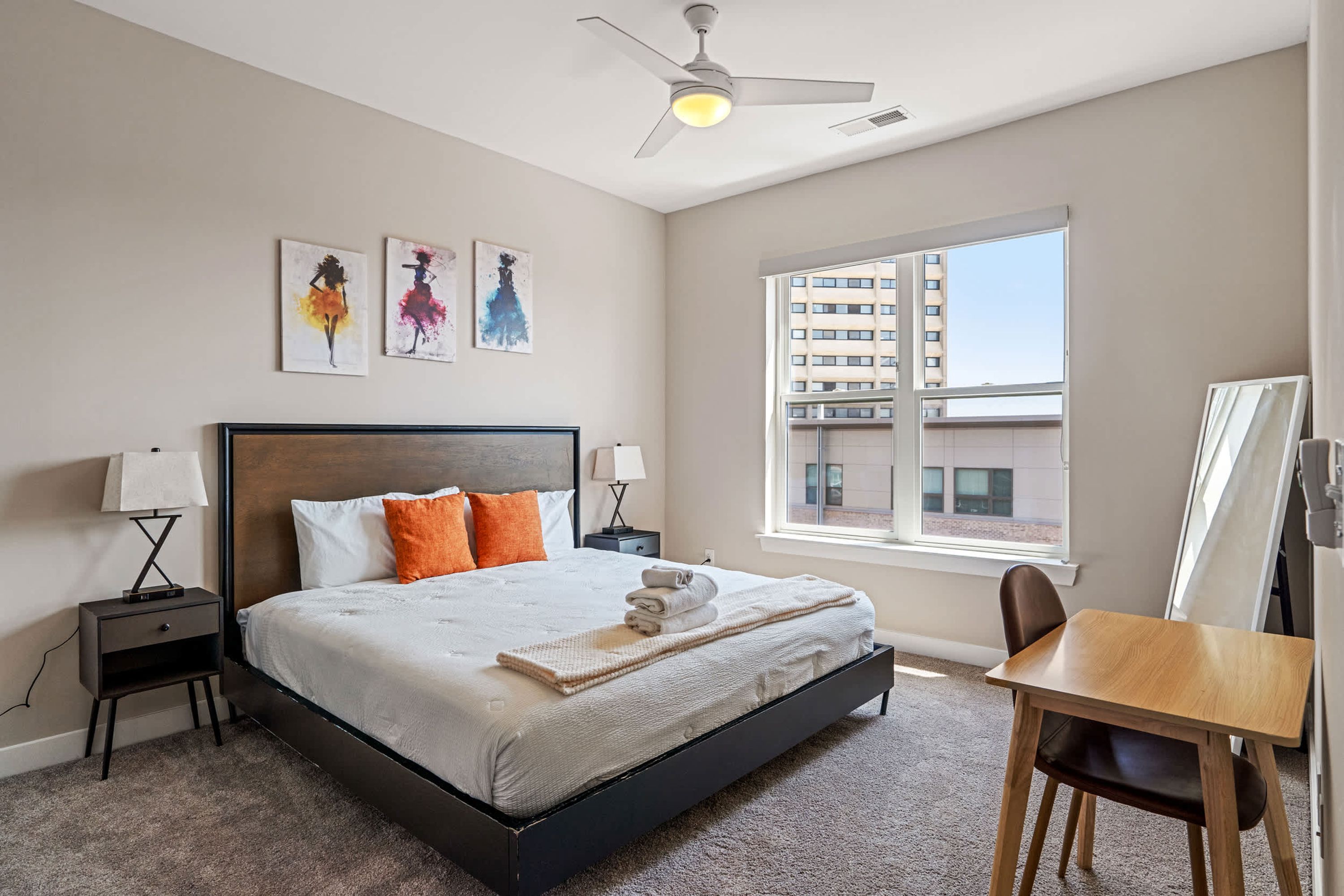 Cozysuites - Penrose On Mass With Pool   Parking  2 - Indiana