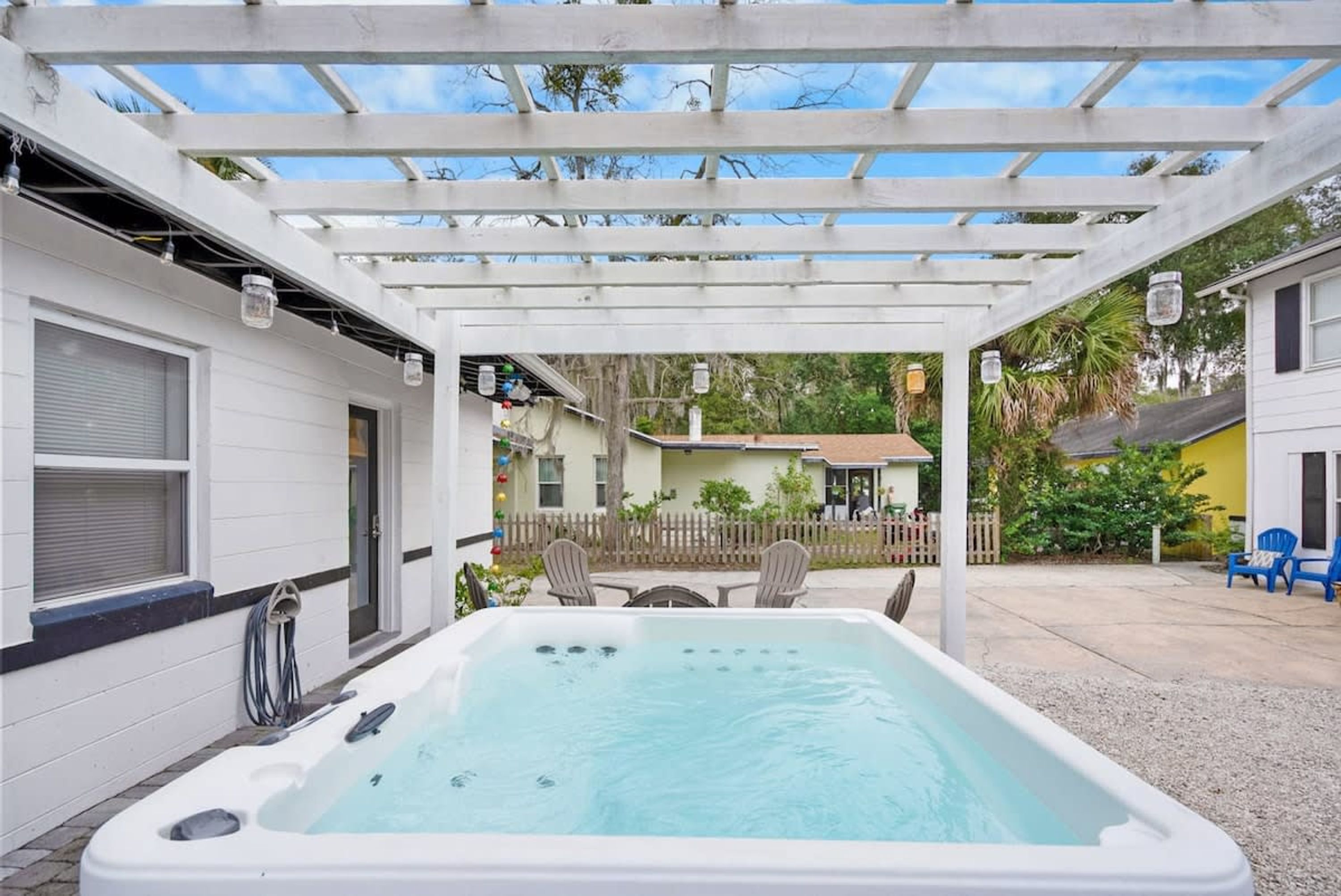 Hot Tub  Free Parking  Retro Cottage  Games - St. Augustine, FL
