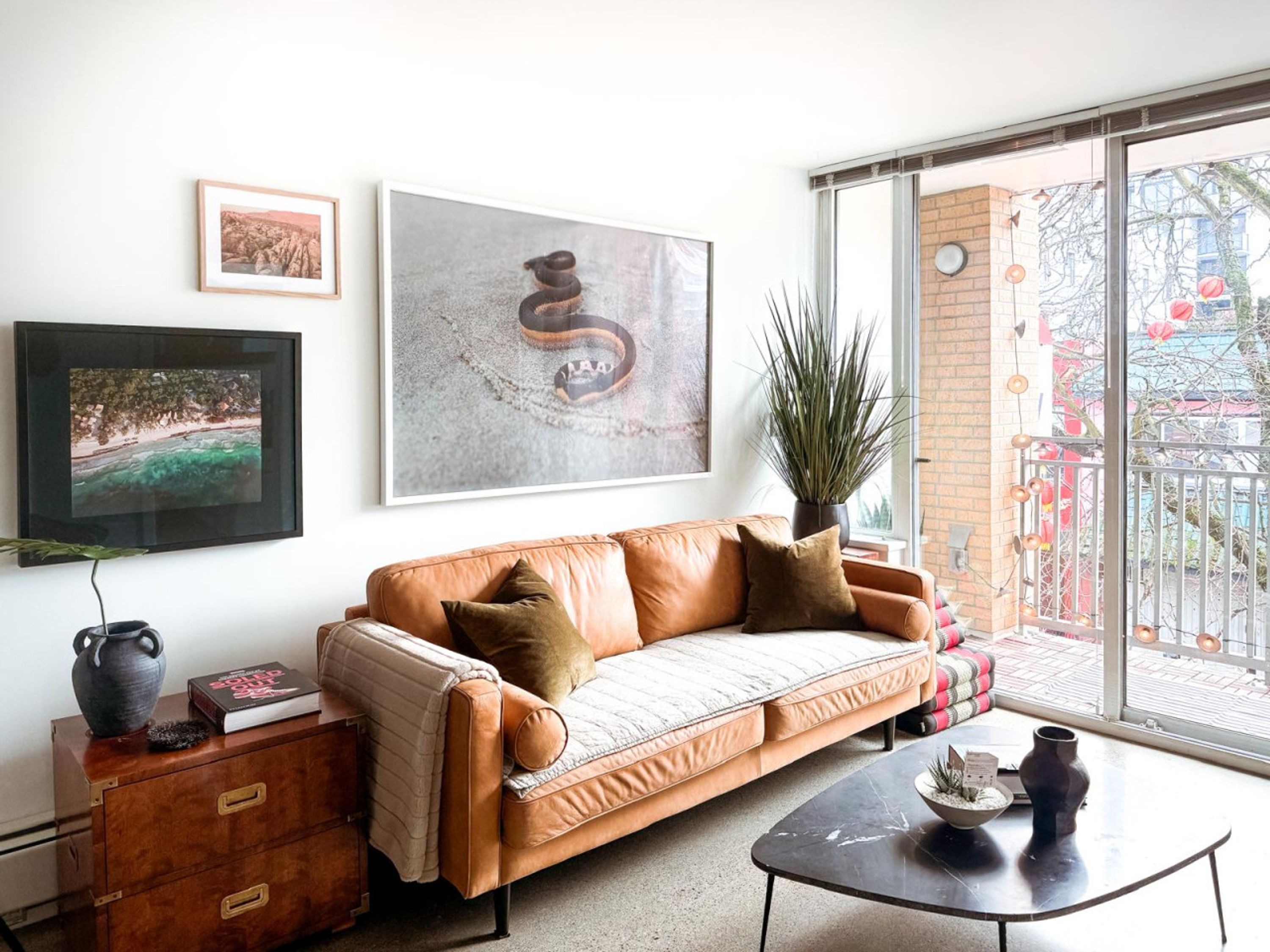 Boho-modern Suite In Chinatown - Vancouver