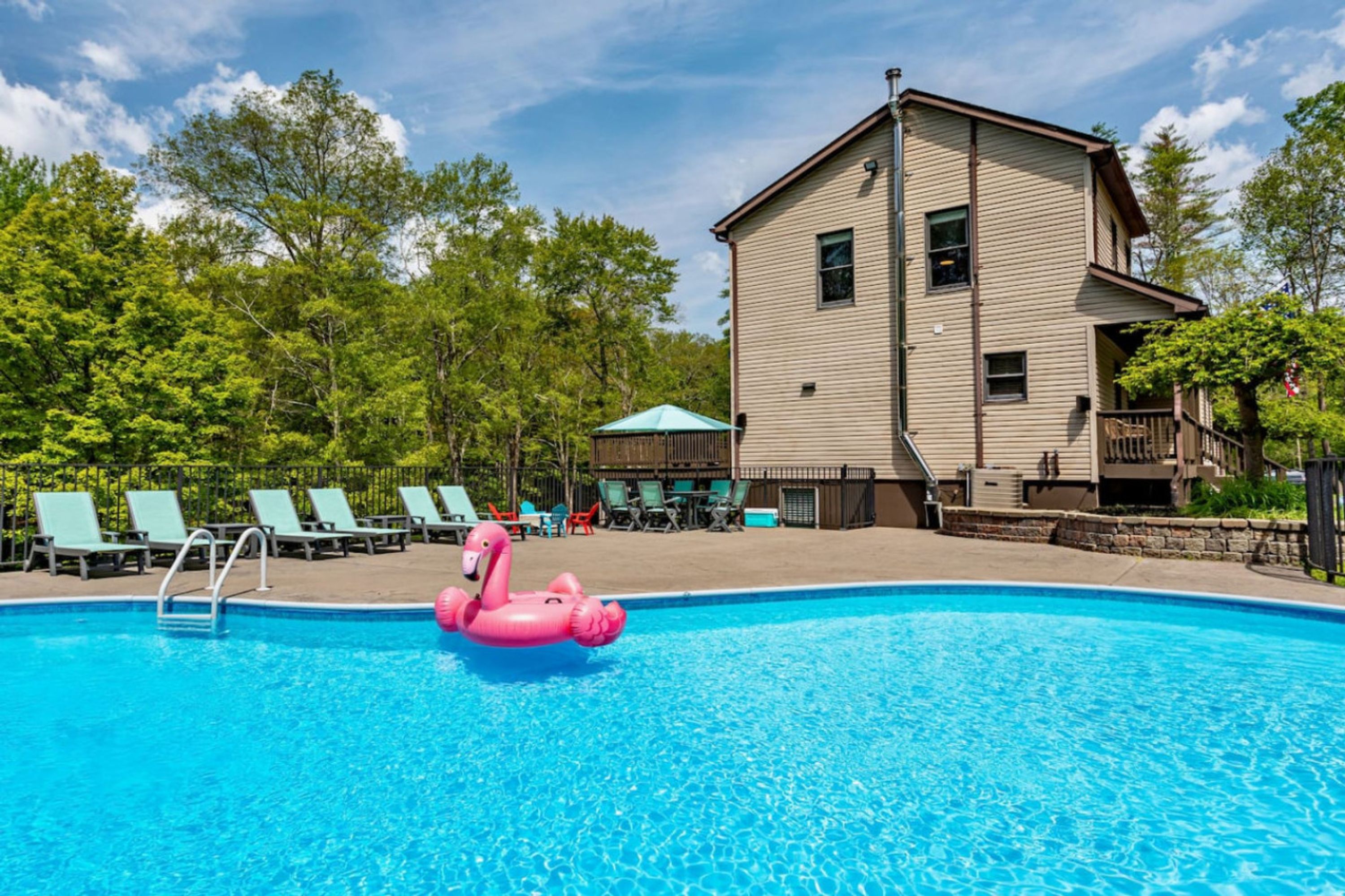 Couple's Oasis: Pool, Stream, Firepit, Steam Room - Tivoli, NY
