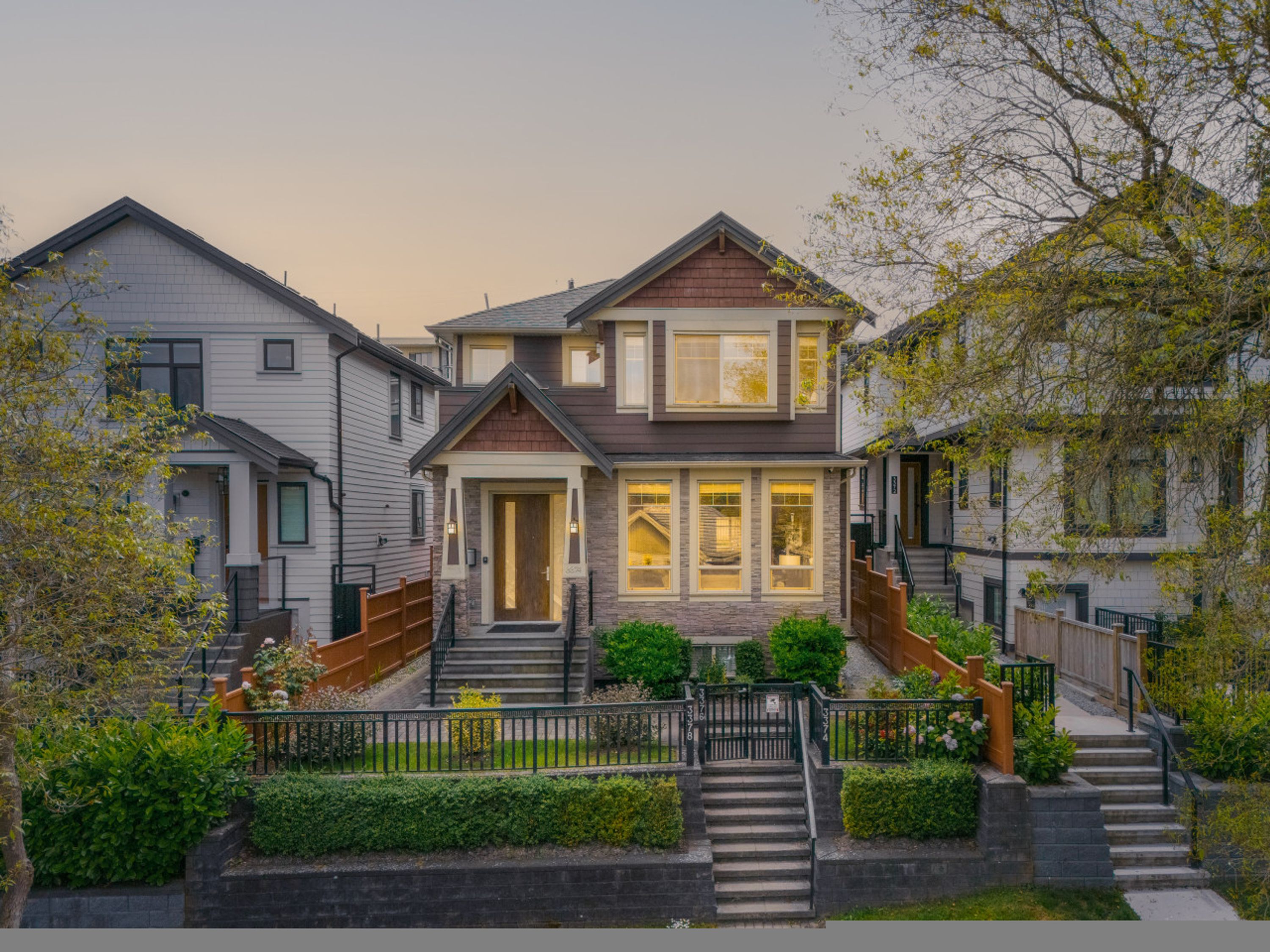 Upscale 4br Vancouver Home - Burnaby