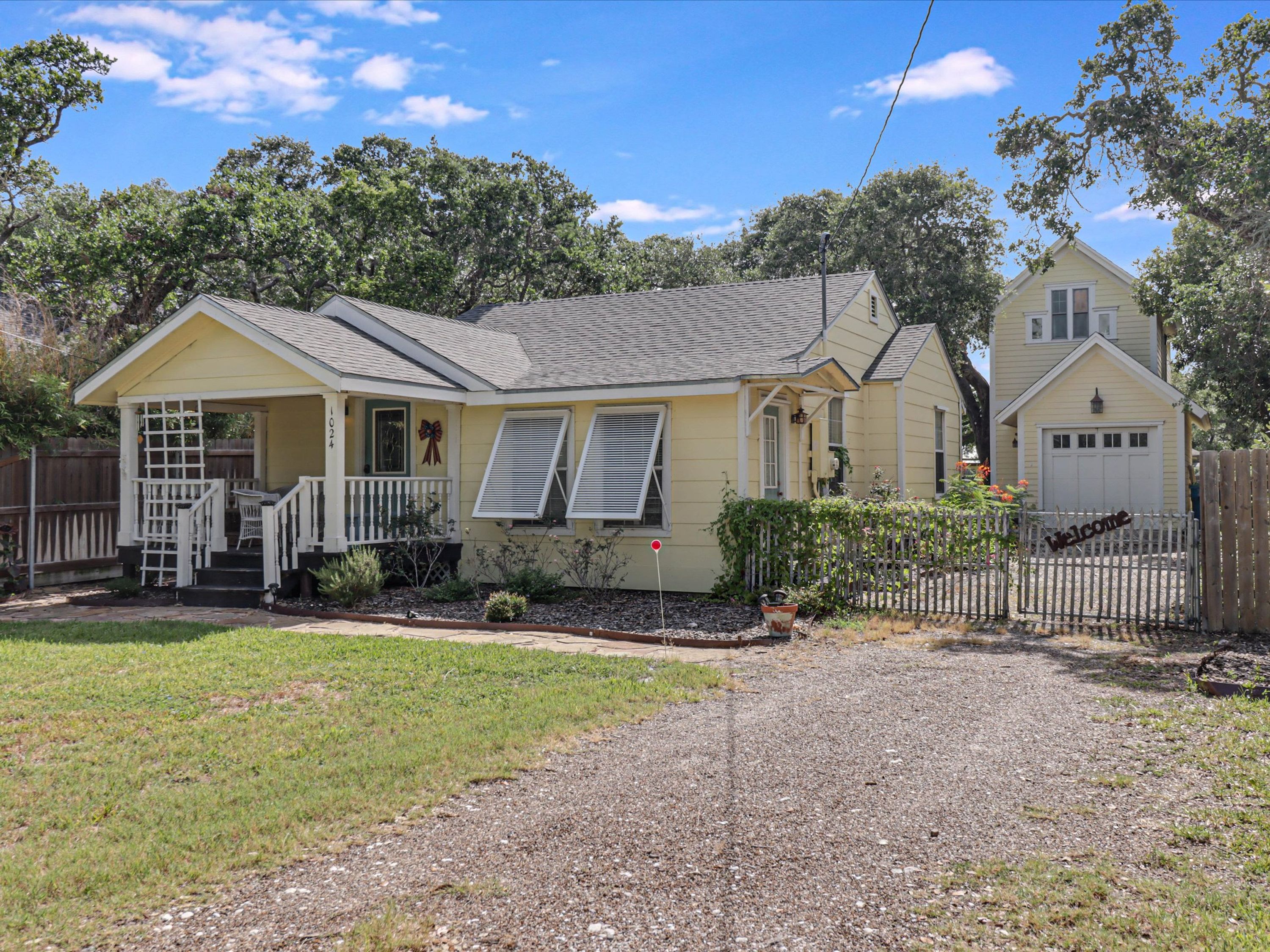 Rockport Bungalow In Rockport - Bayside, TX