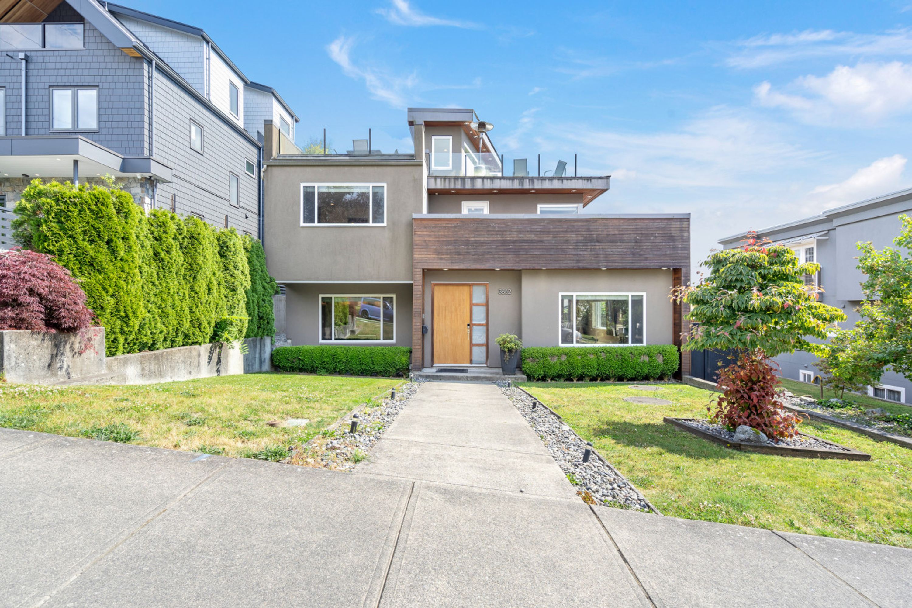Modern 4br With Views & Private Yard - Burnaby
