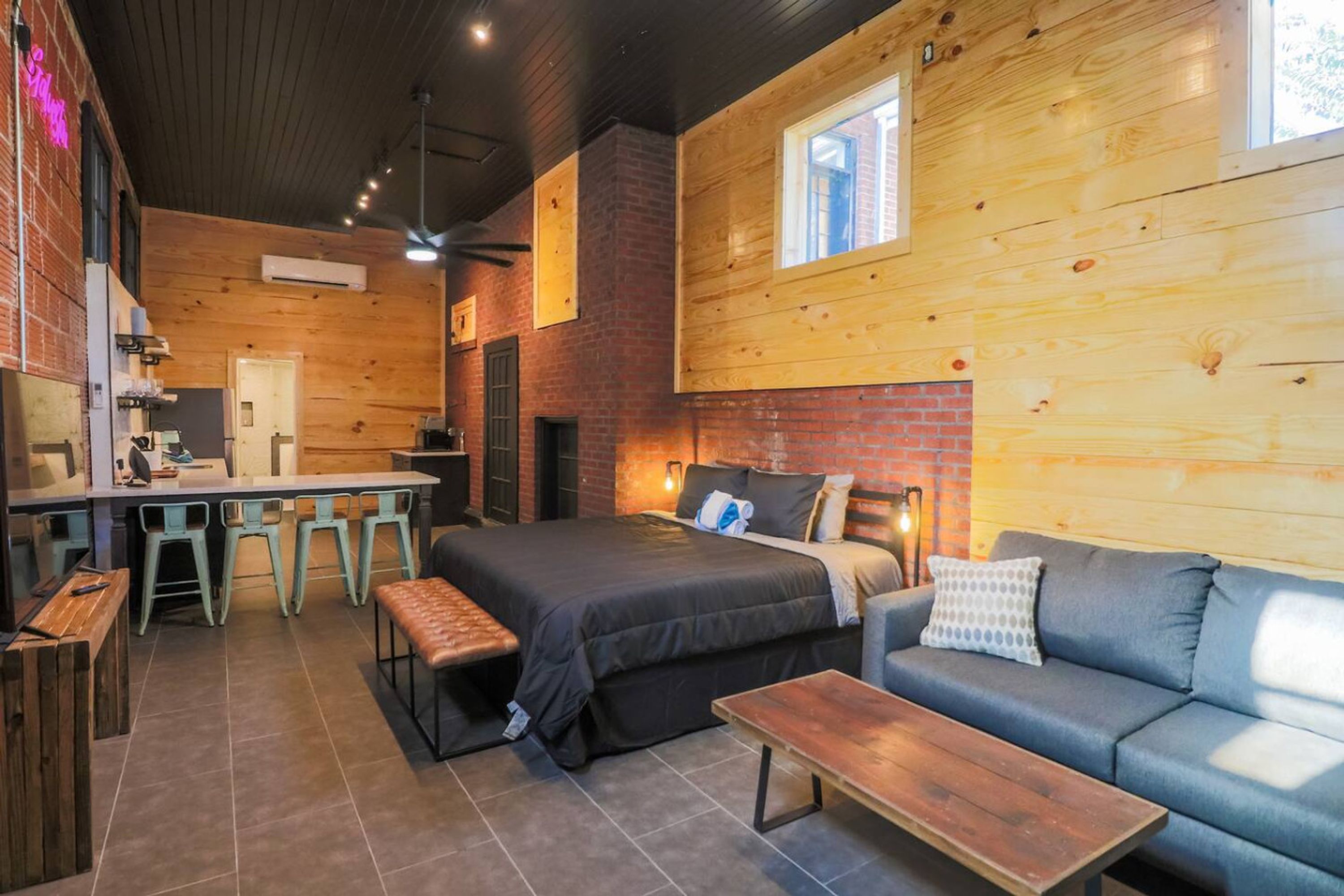 Restored Historic Loft - 3 Mins To The Beach! - Galveston, TX