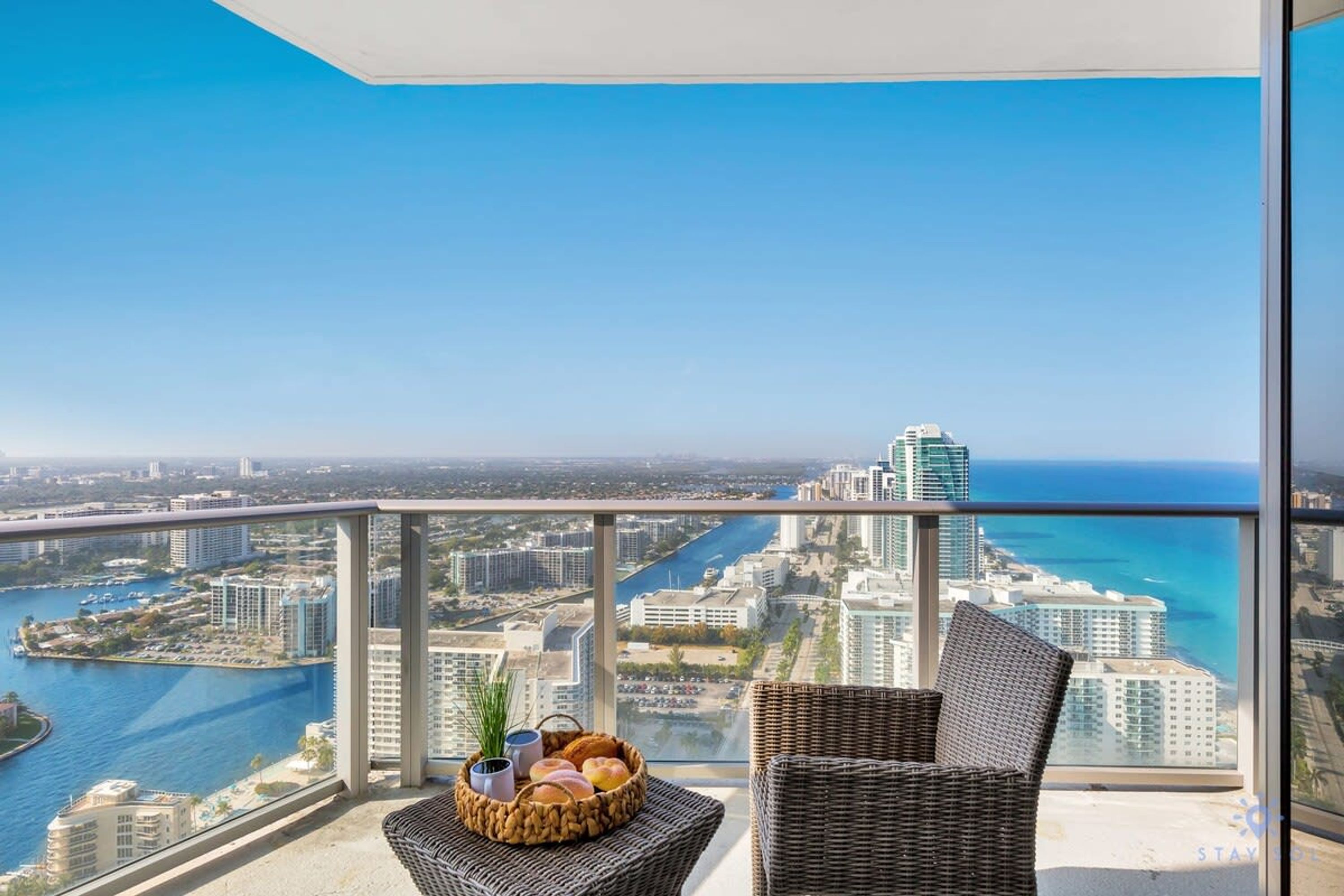Stunning 1br Apt With Ocean View Balcony - Cooper City, FL