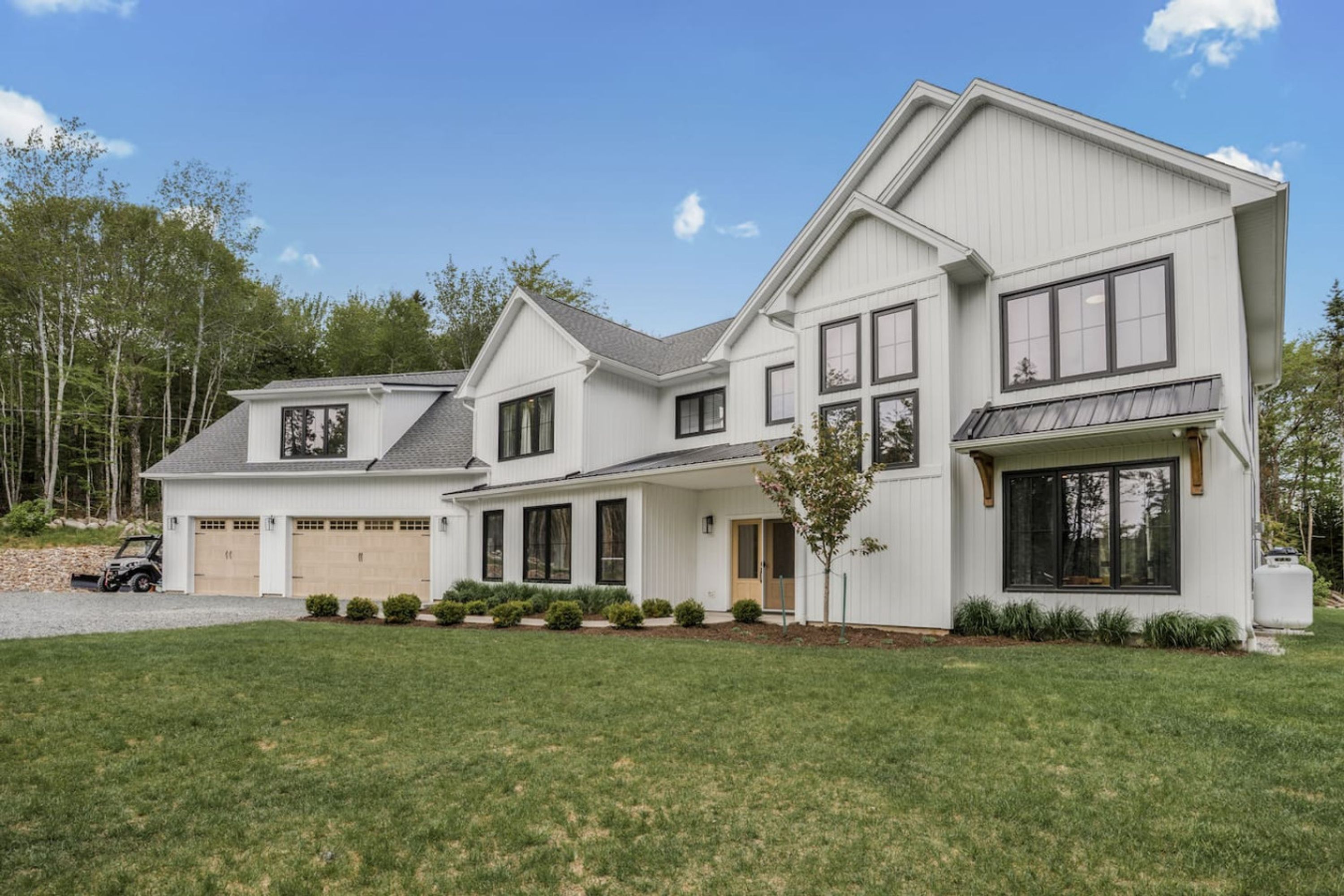 Lakefront Luxury Retreat W/ Heated Pool & Arcade - Nova Scotia